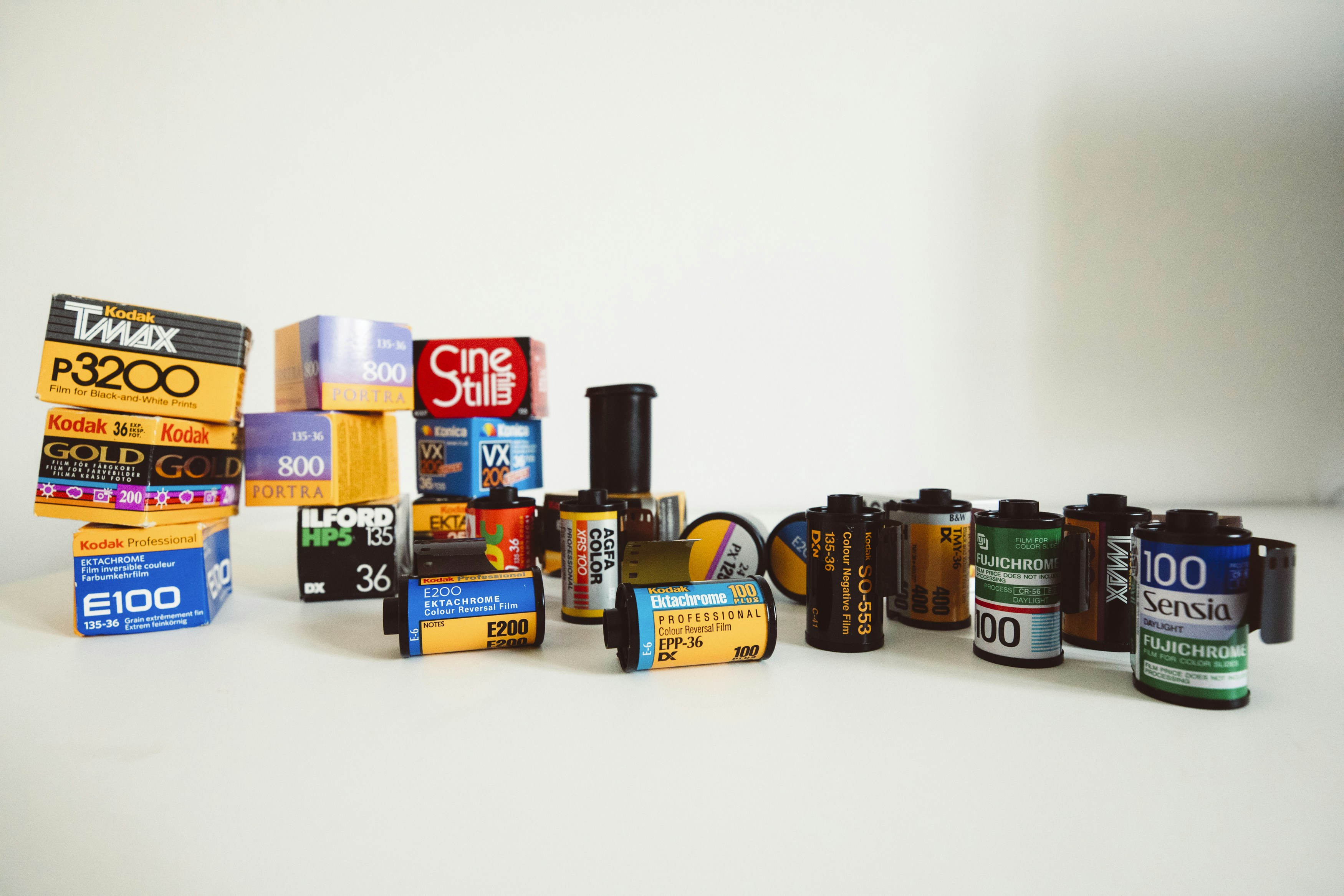 A group of different types of batteries and batteries photo – Free ...