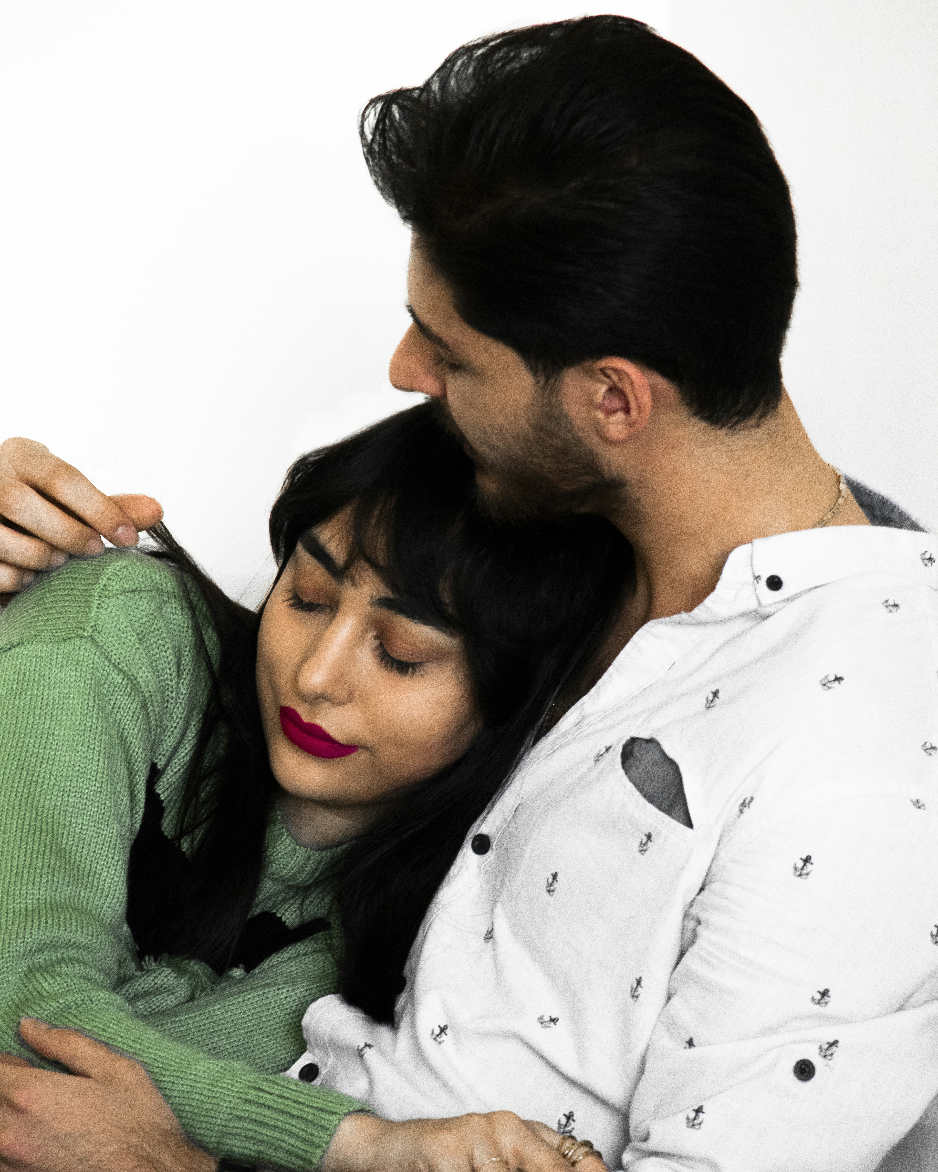 ⭕️ “Side by Side” album by Sarvin Bayat, Aylin Namani and Alireza Sardar .This is Sarvin’s second collaboration with Tirazh Art Group, 

🖇 Once if you get addicted to a person, you just can't sleep without them. You will need them, their voice, their messages, their presence to make you fall asleep.I wanna be loved by you, just you…Just believe me that good things are on their way.