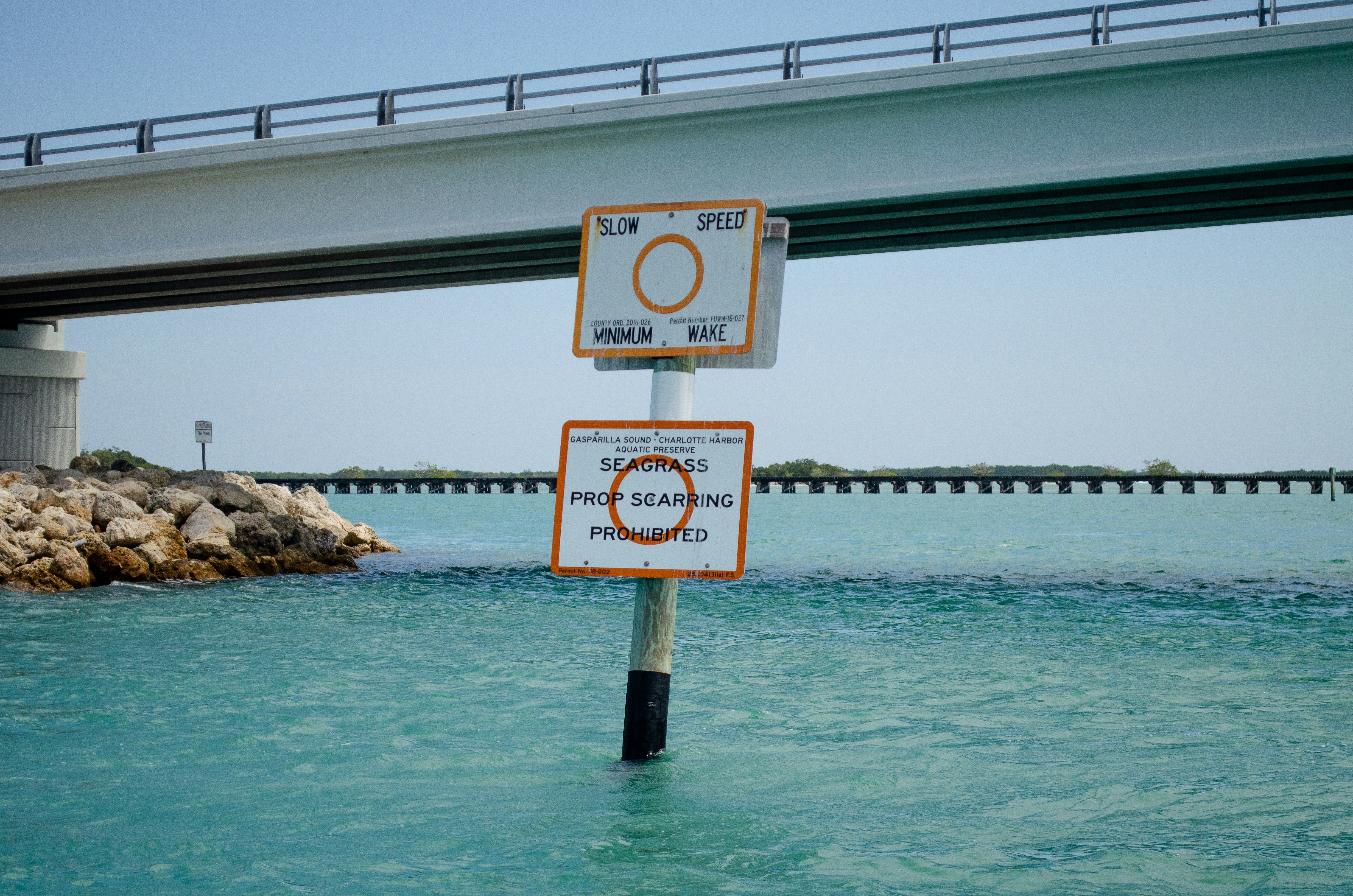 A couple of signs that are in the water photo – Free Boating in the ...