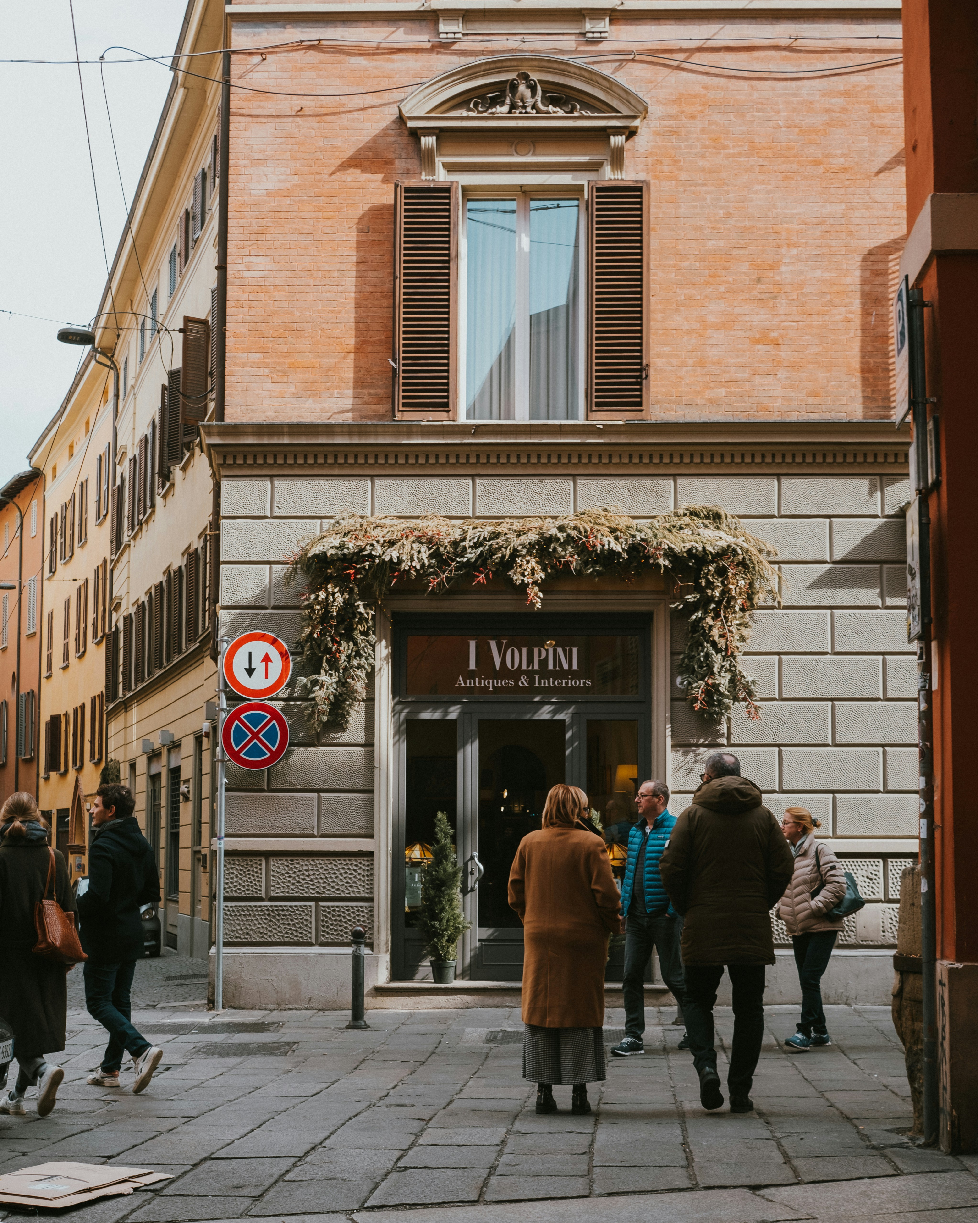 A group of people standing outside of a building photo – Free Bologna ...