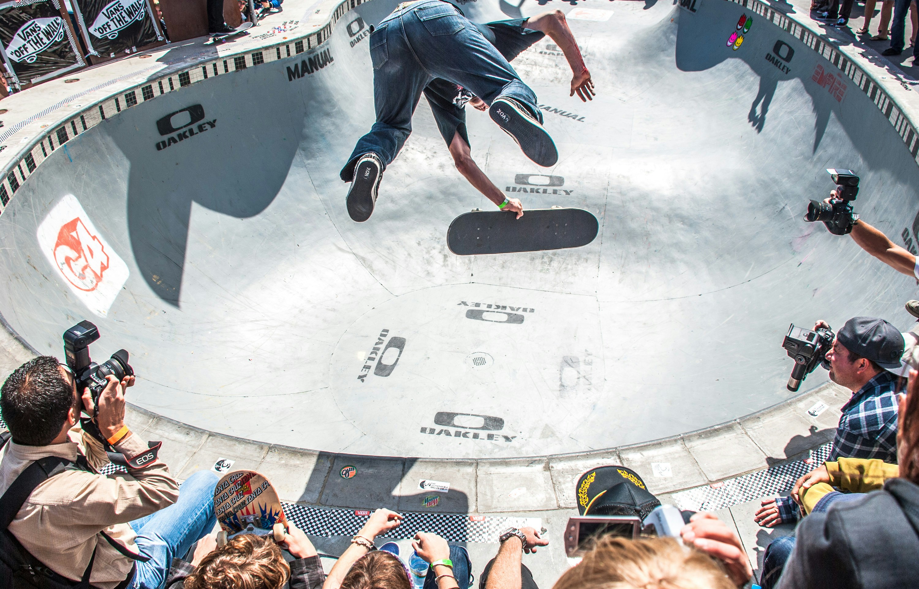 Airborne in the Bowl: Skater Defies Gravity as Cameras Circle the Edge