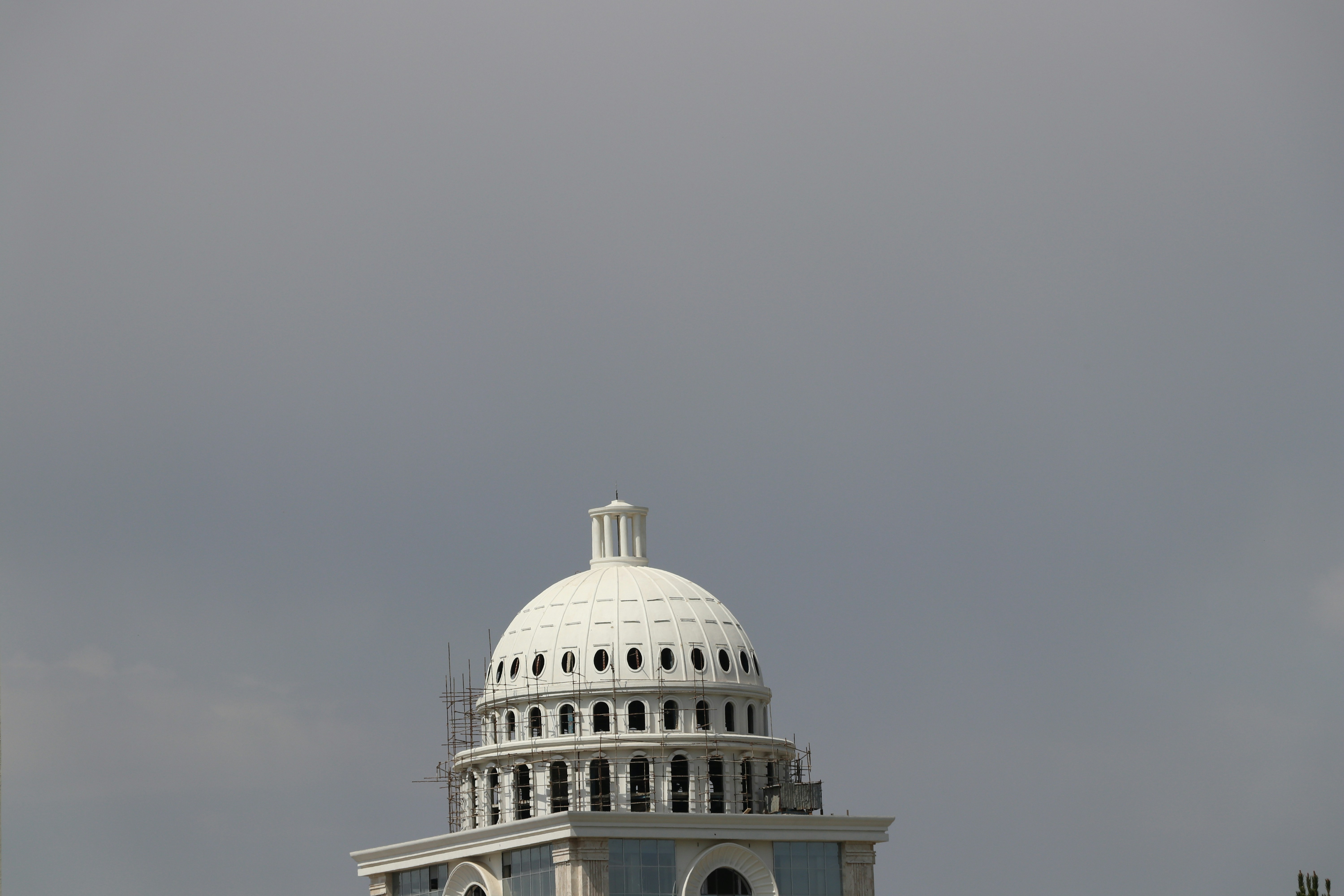 A large white dome on top of a building photo – Free Architecture Image ...