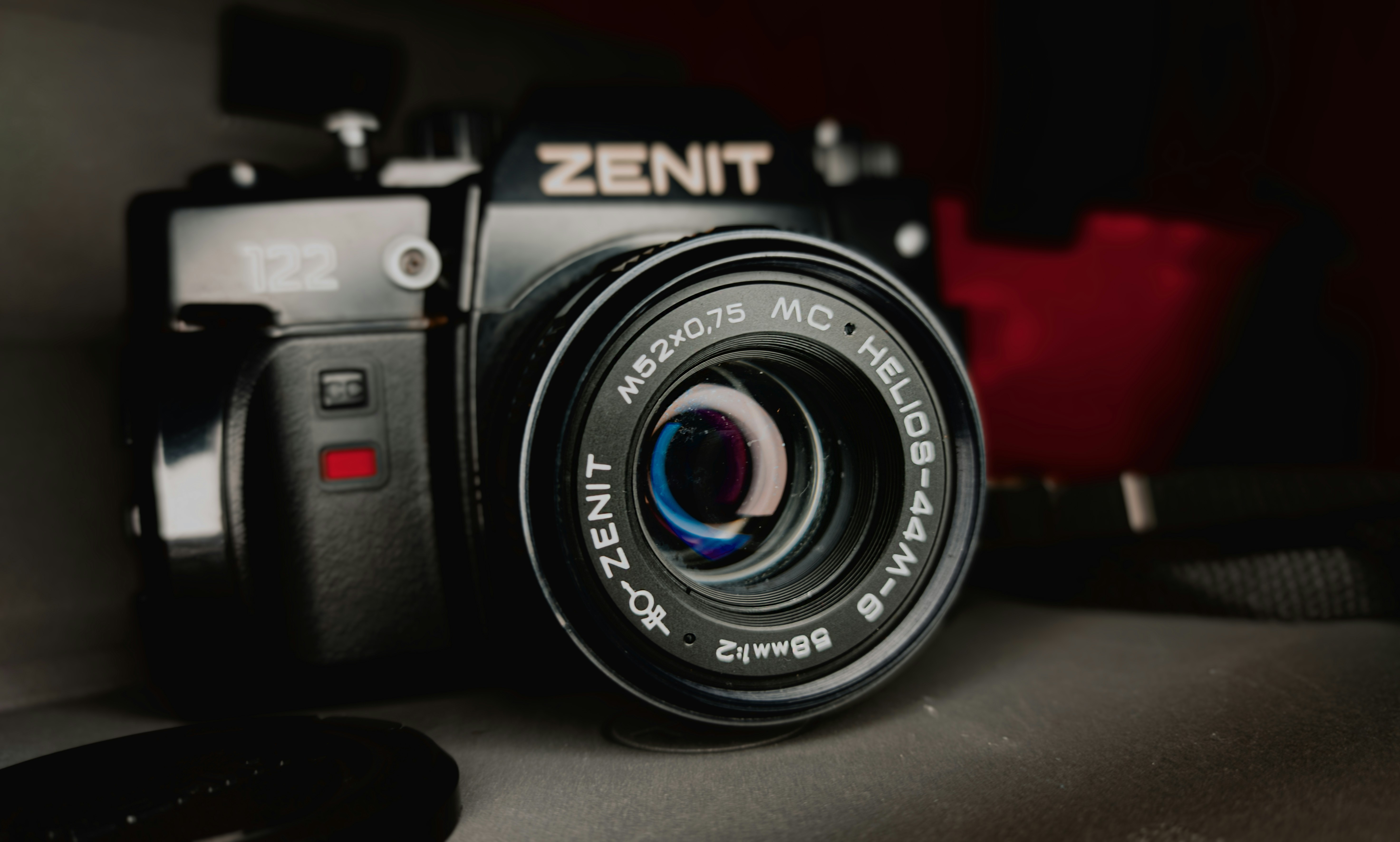 Zenit in Focus: A Classic SLR with a Modern Glow