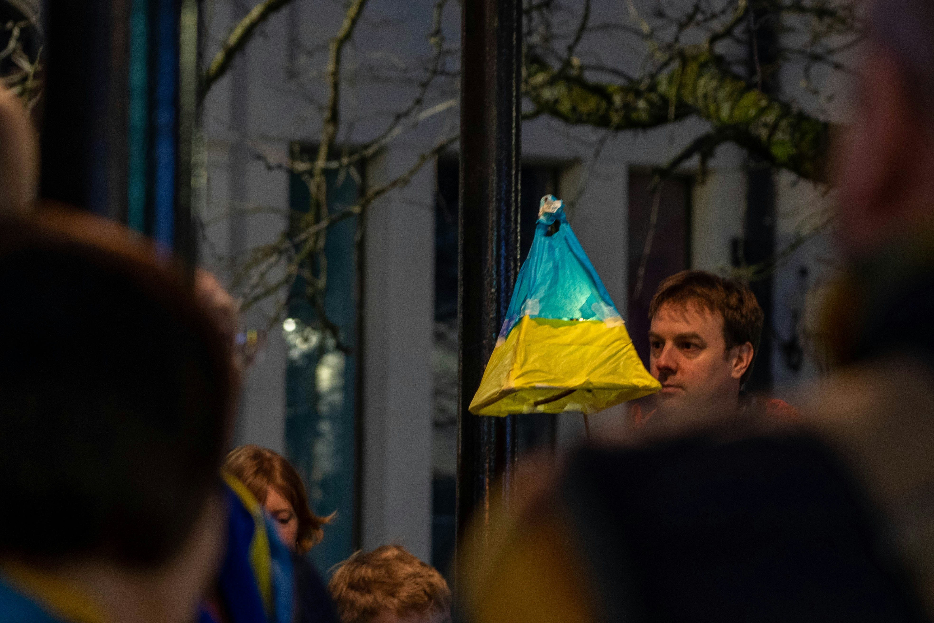 A Small Flag Emerges in the Crowd: A Moment of Quiet Amidst the Gathering