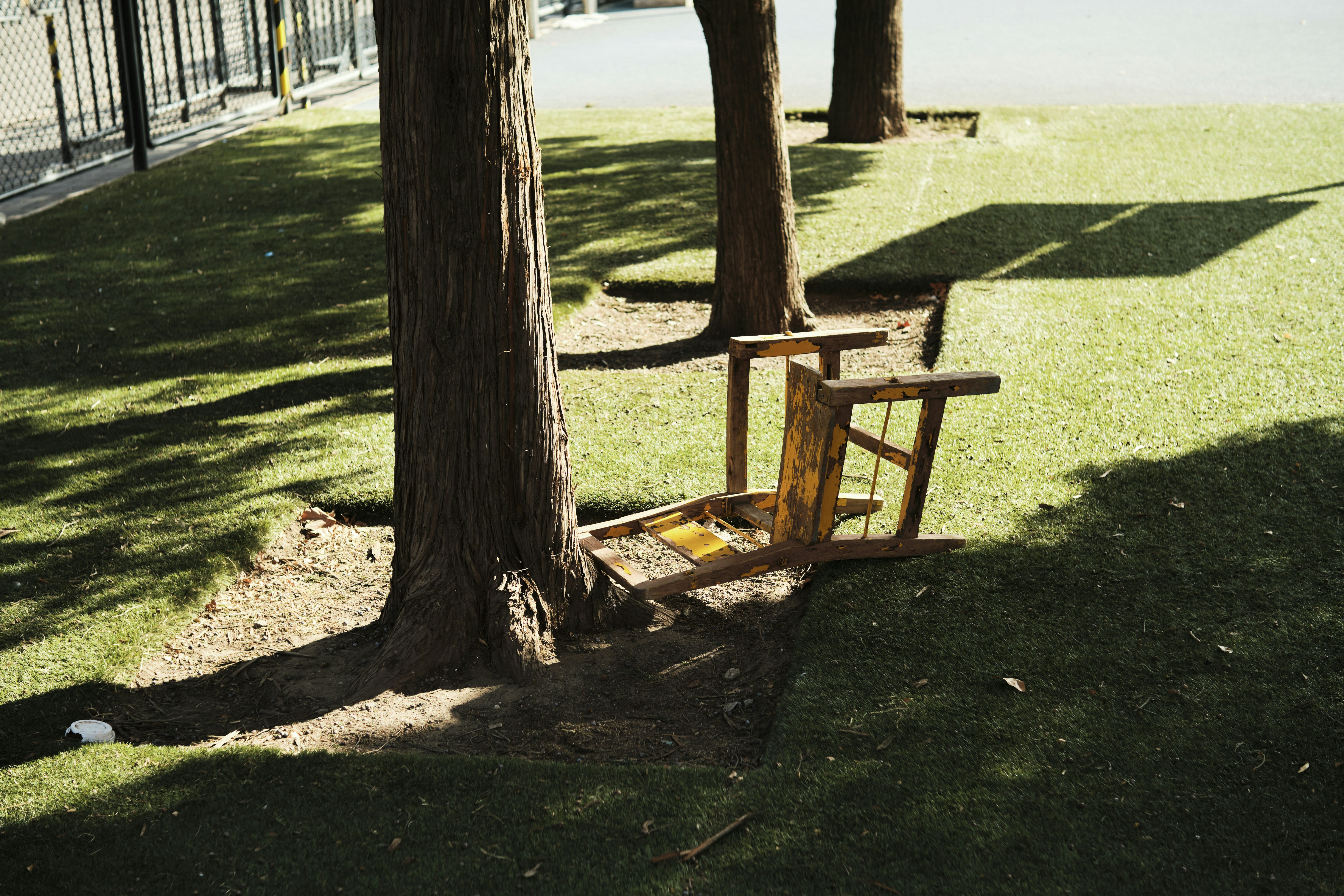 A wooden chair sitting under a tree in a park photo – Free Haidian ...
