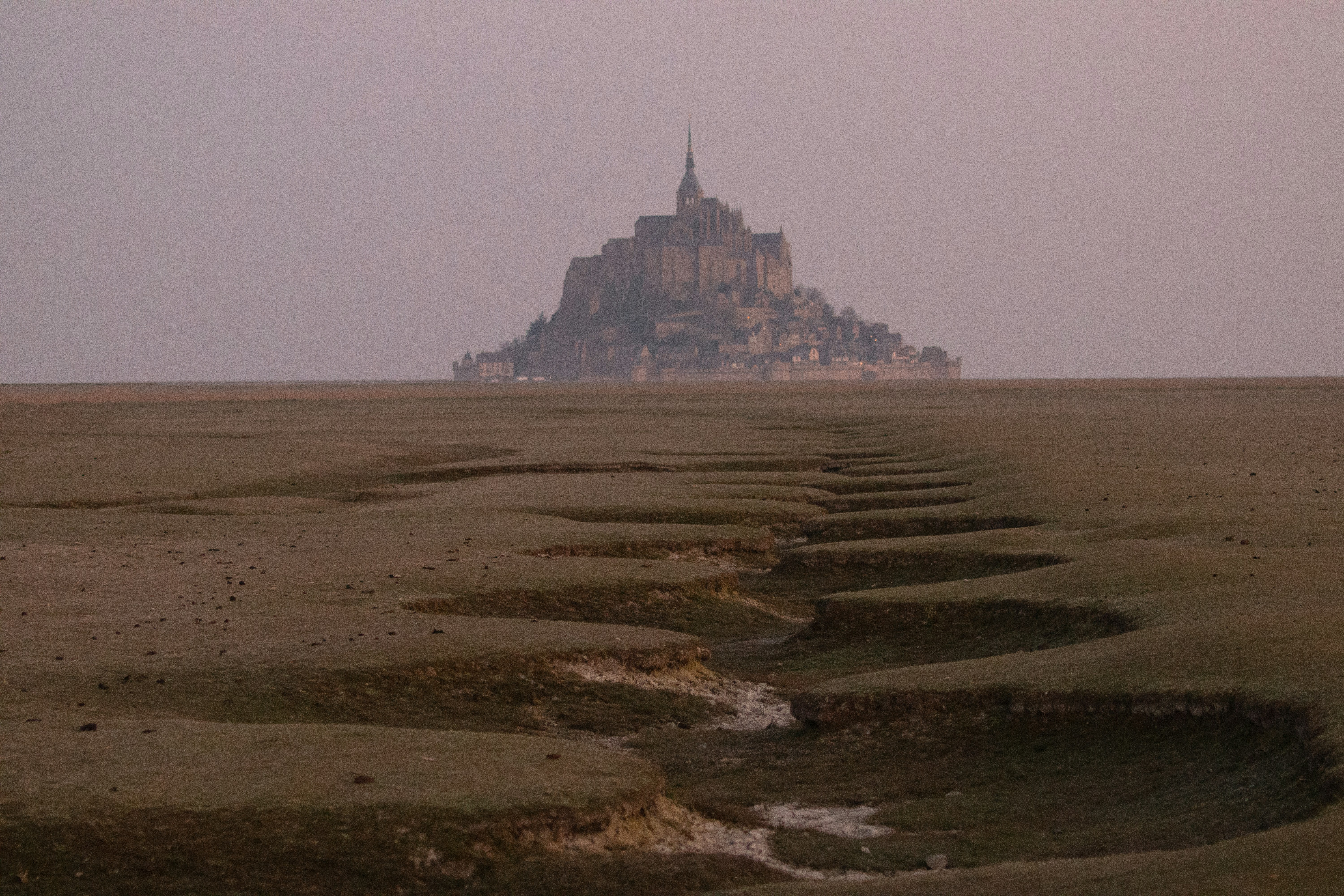 A very big pretty castle in the middle of nowhere photo – Free Grey ...