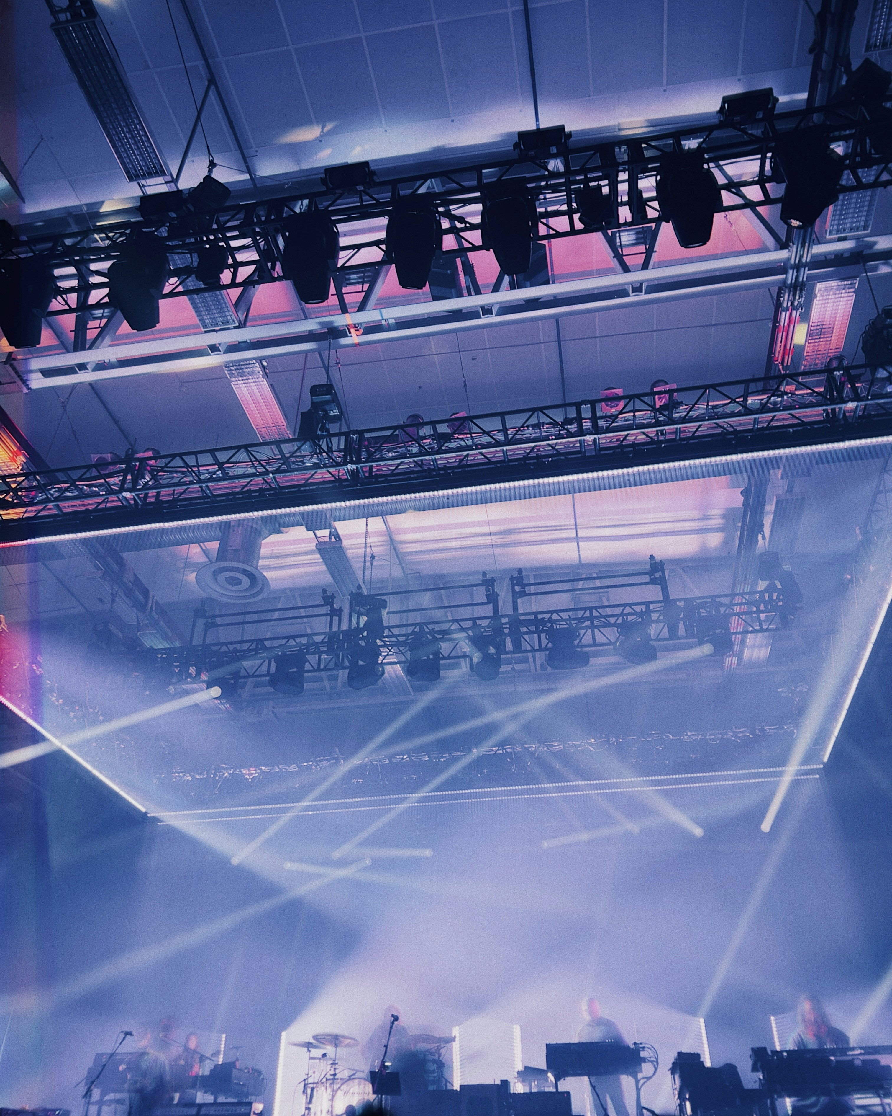 A concert stage with a lot of lights photo – Free Annexet Image on Unsplash