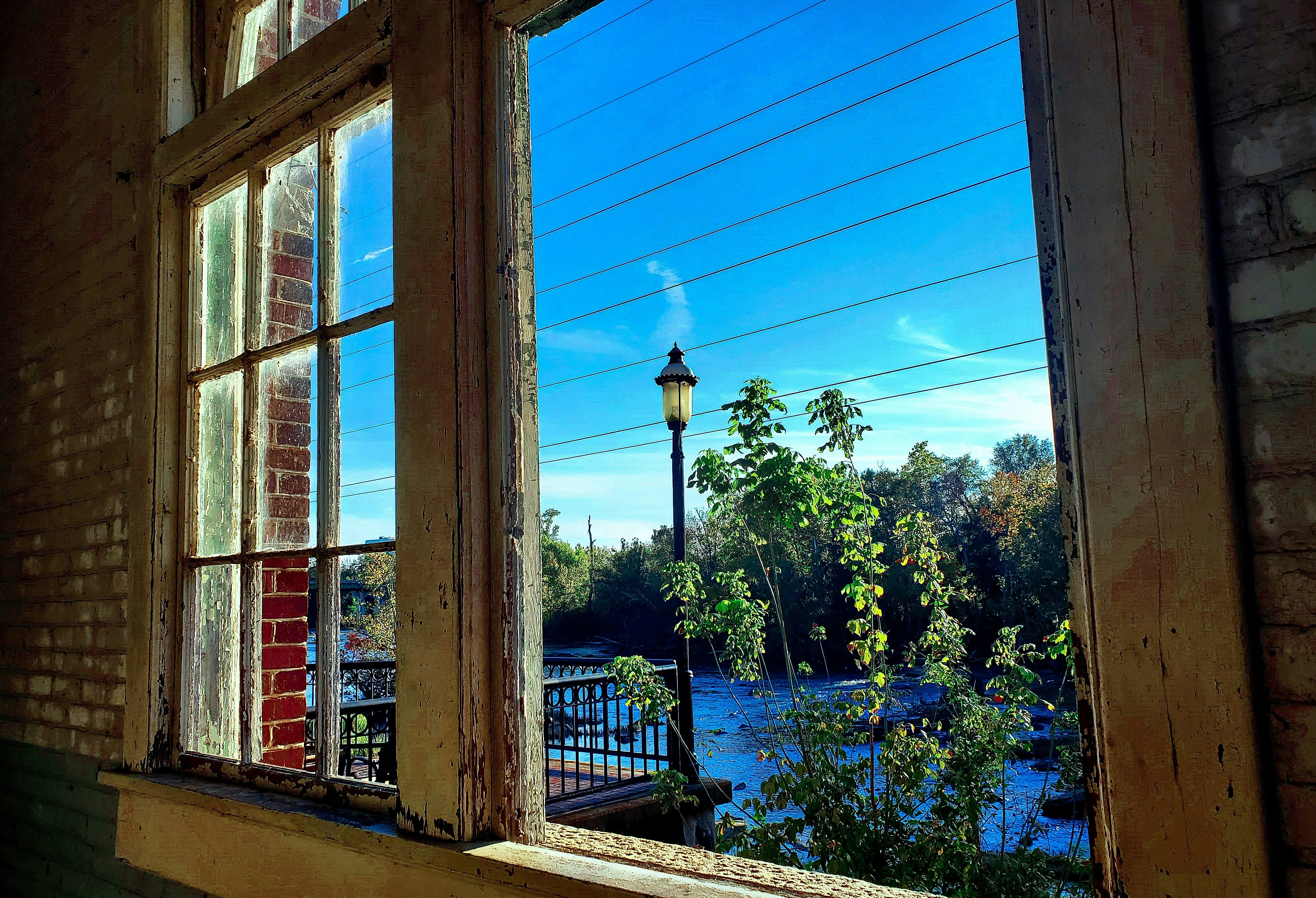 A window with a view of a body of water photo – Free Sc Image on Unsplash