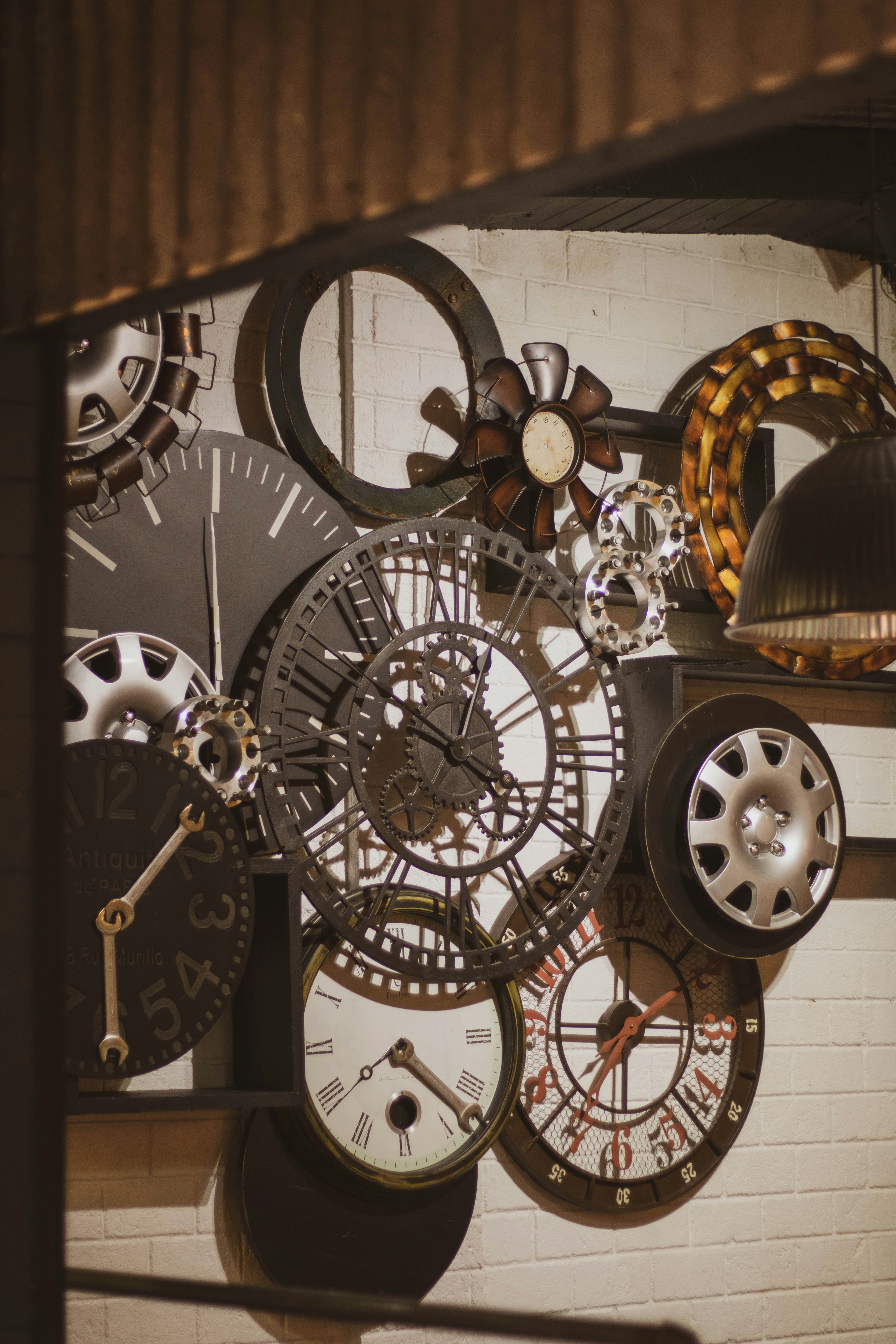 A bunch of clocks that are on a wall photo – Free Clock Image on Unsplash