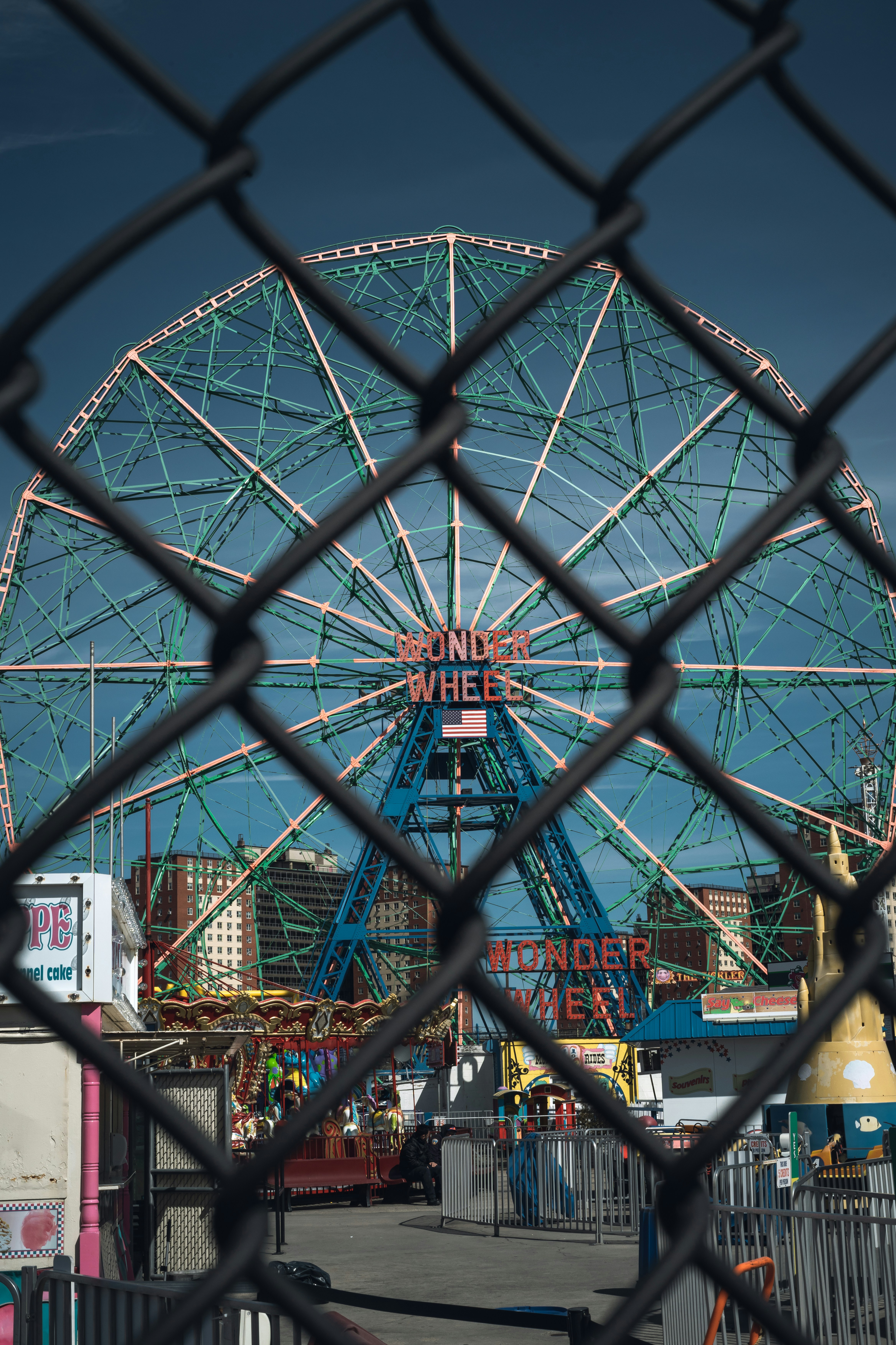 Wheels in Focus: A Guarded View of the Wonder Wheel