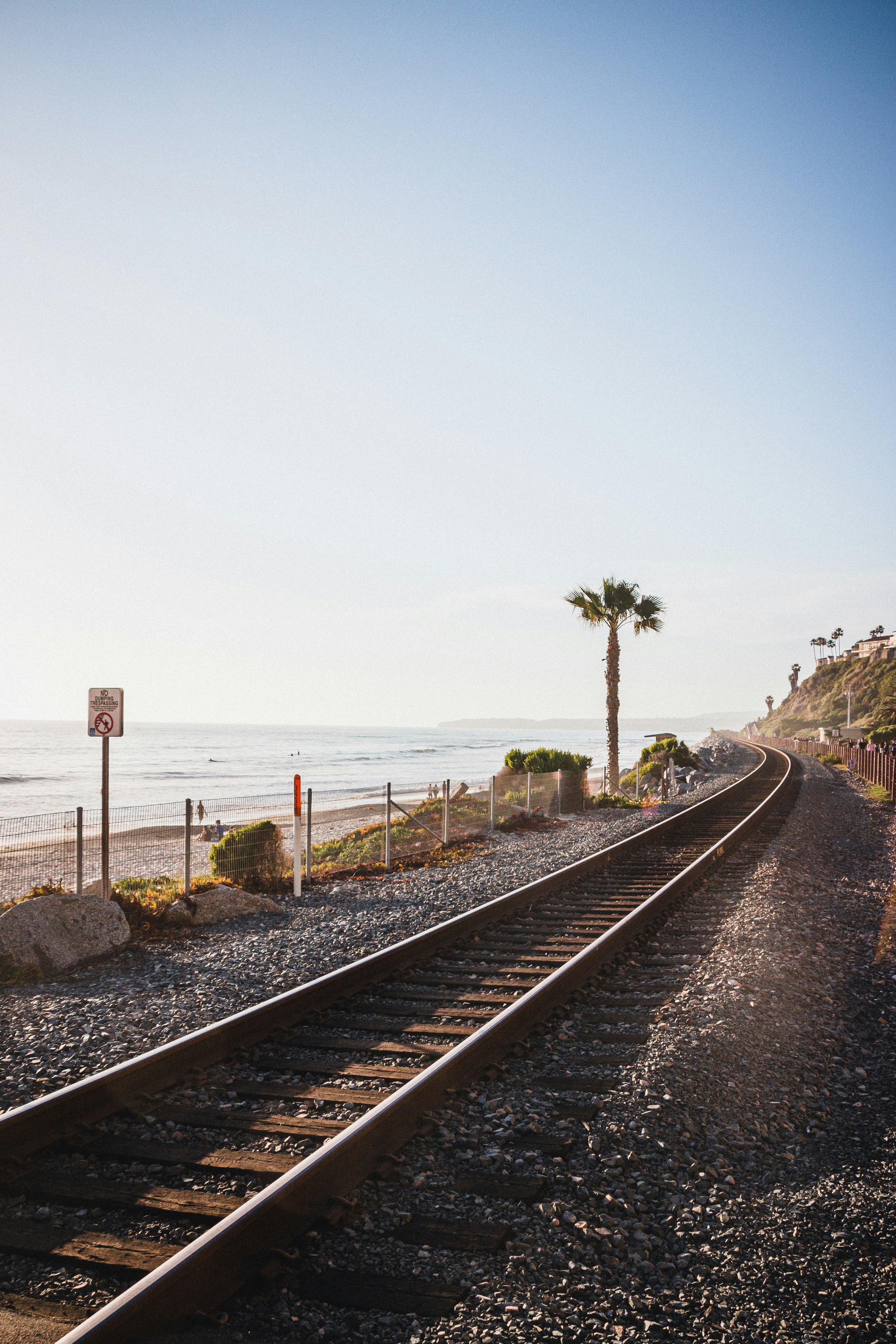 A train traveling down railroad tracks photo – Free Beach Image on Unsplash