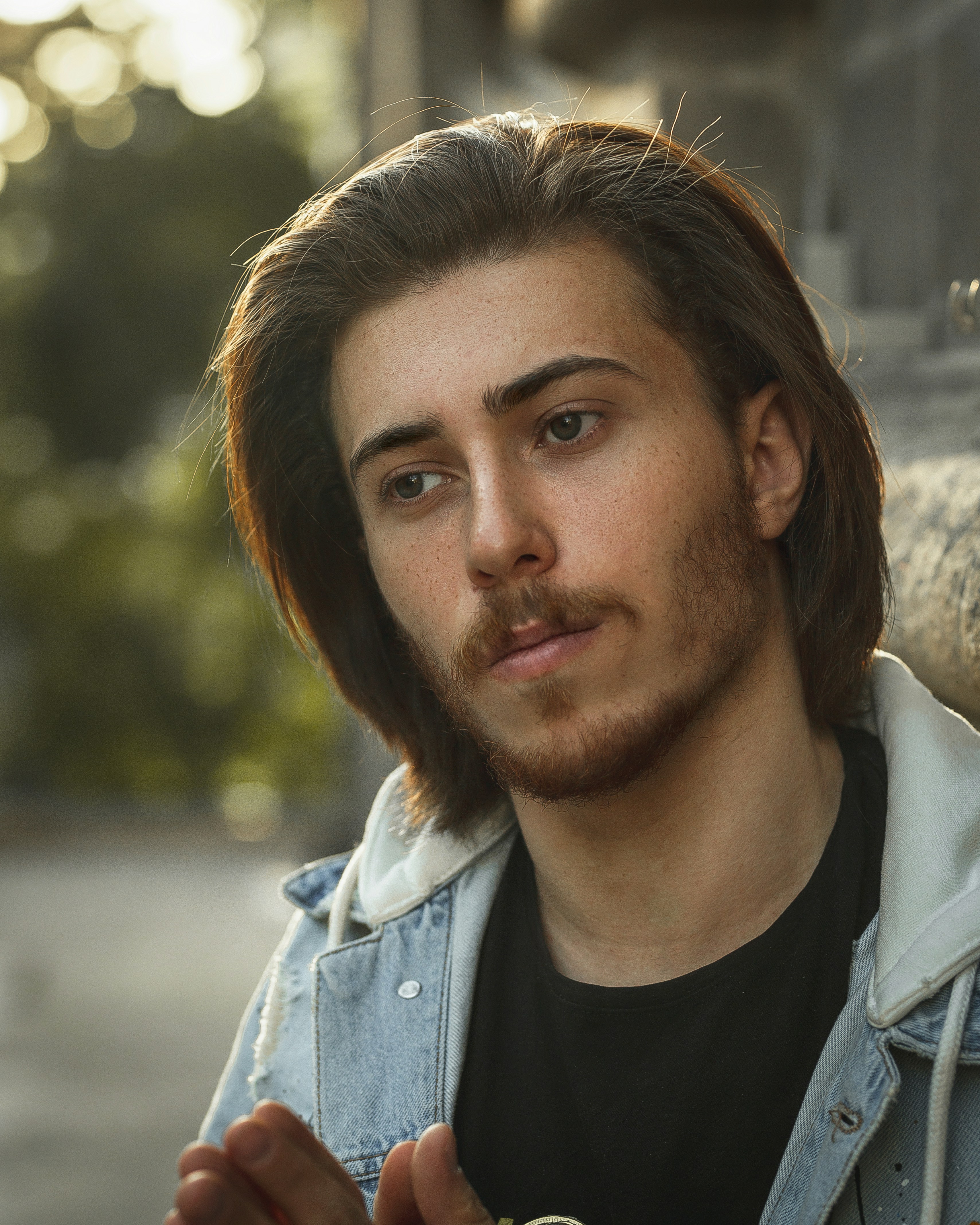 A man with long hair wearing a denim jacket photo – Free Tabriz Image ...