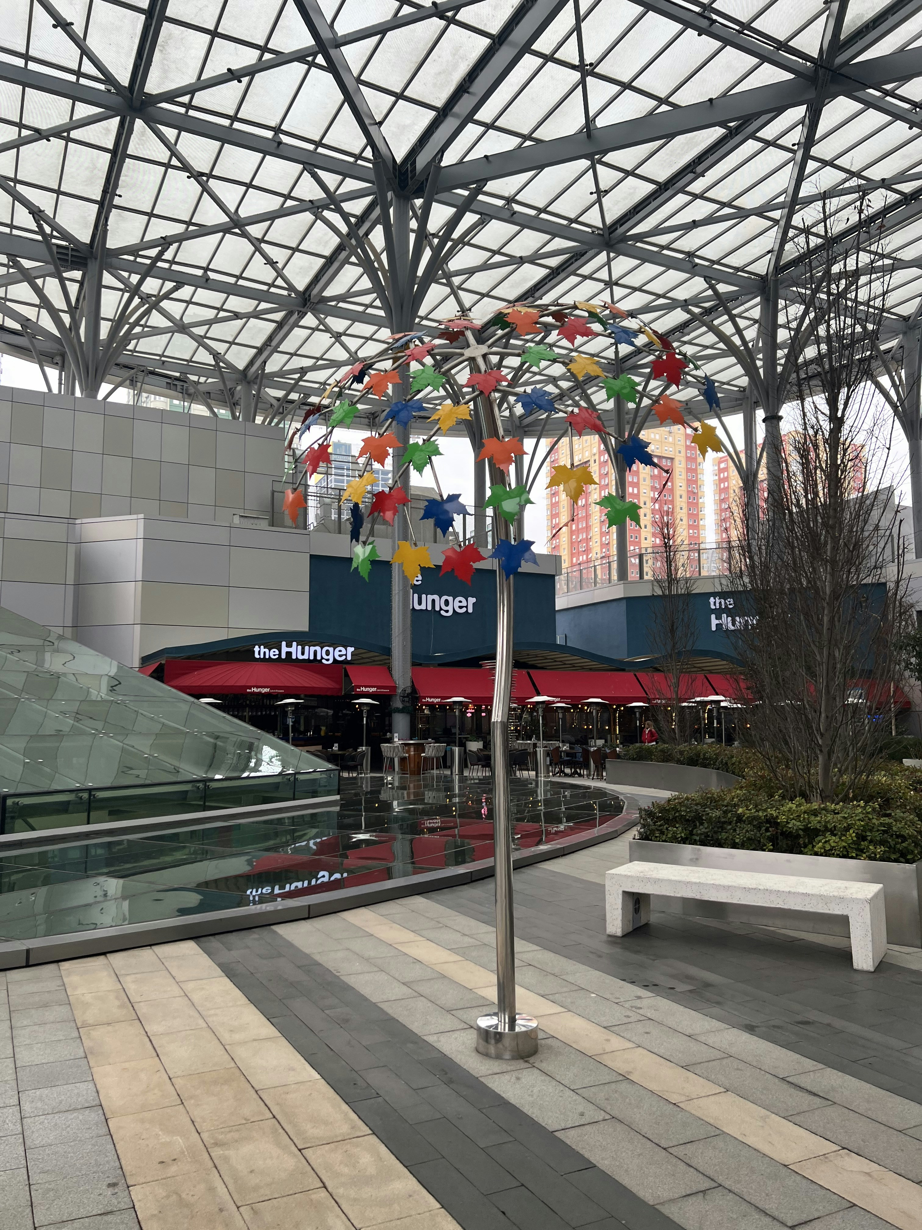 Chromatic Kinetic Leaves in the Glass Atrium