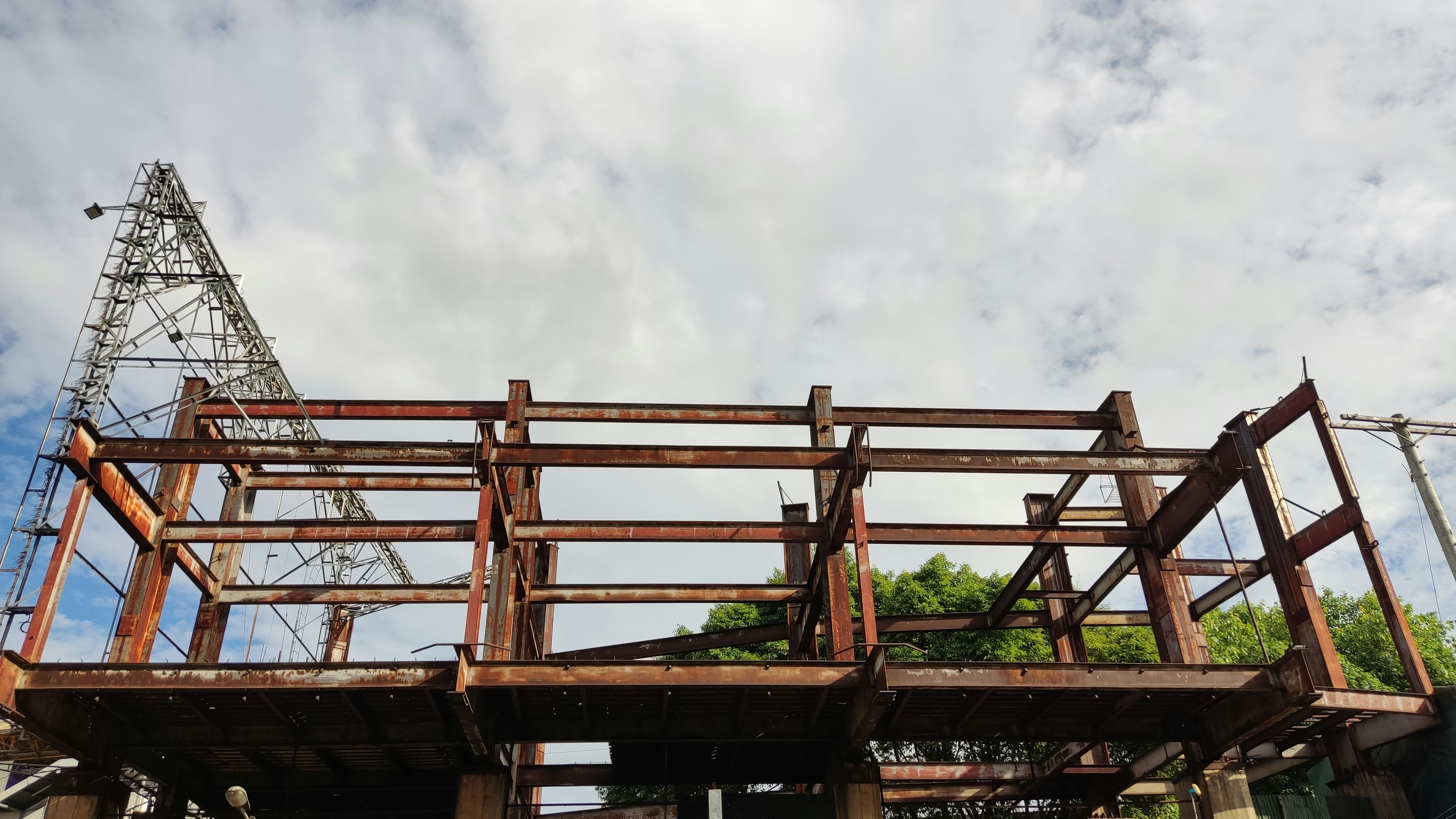 A wooden structure under a cloudy blue sky photo – Free Road Image on ...