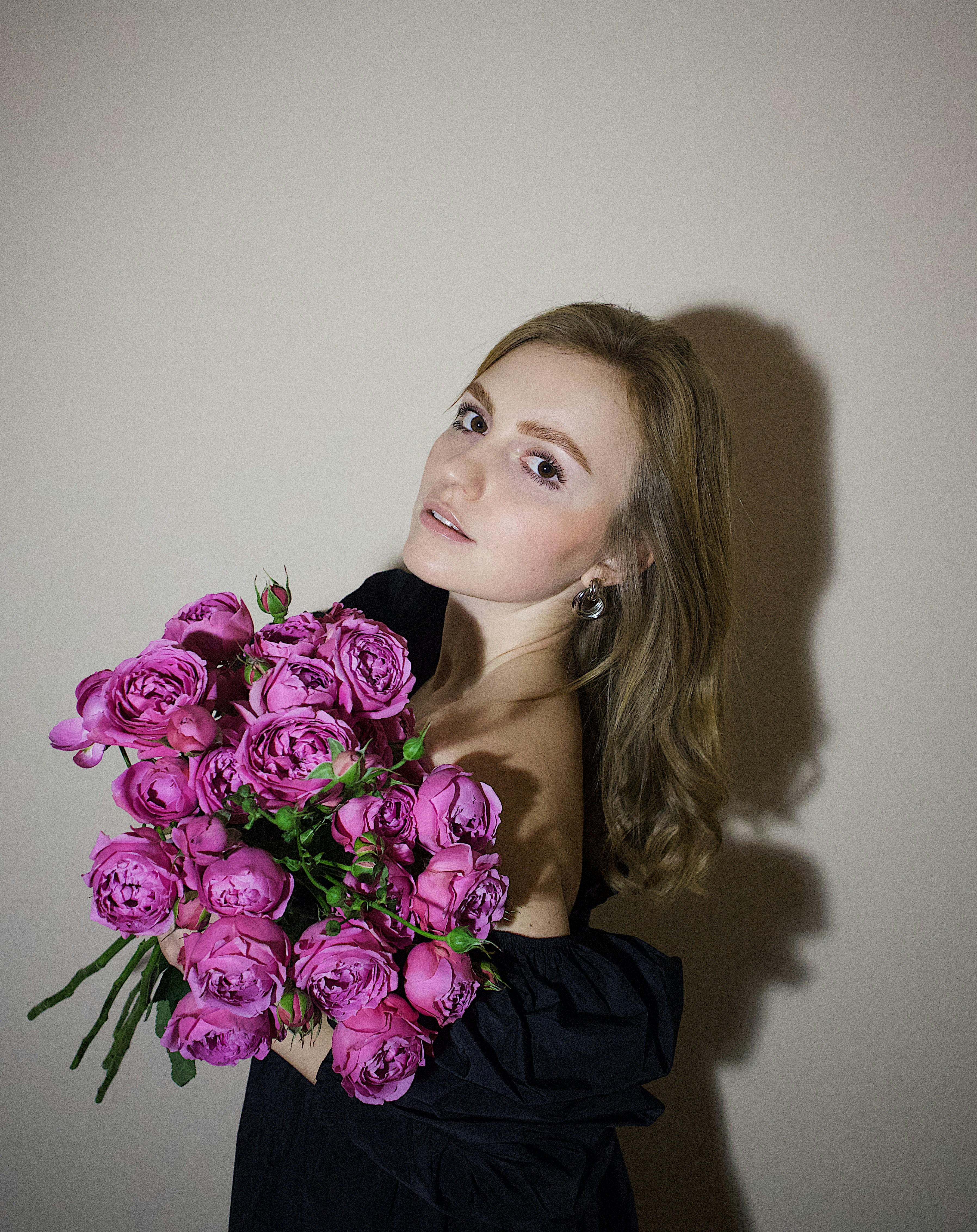 Petals in Focus: A Quiet Portrait with a Pink Bouquet