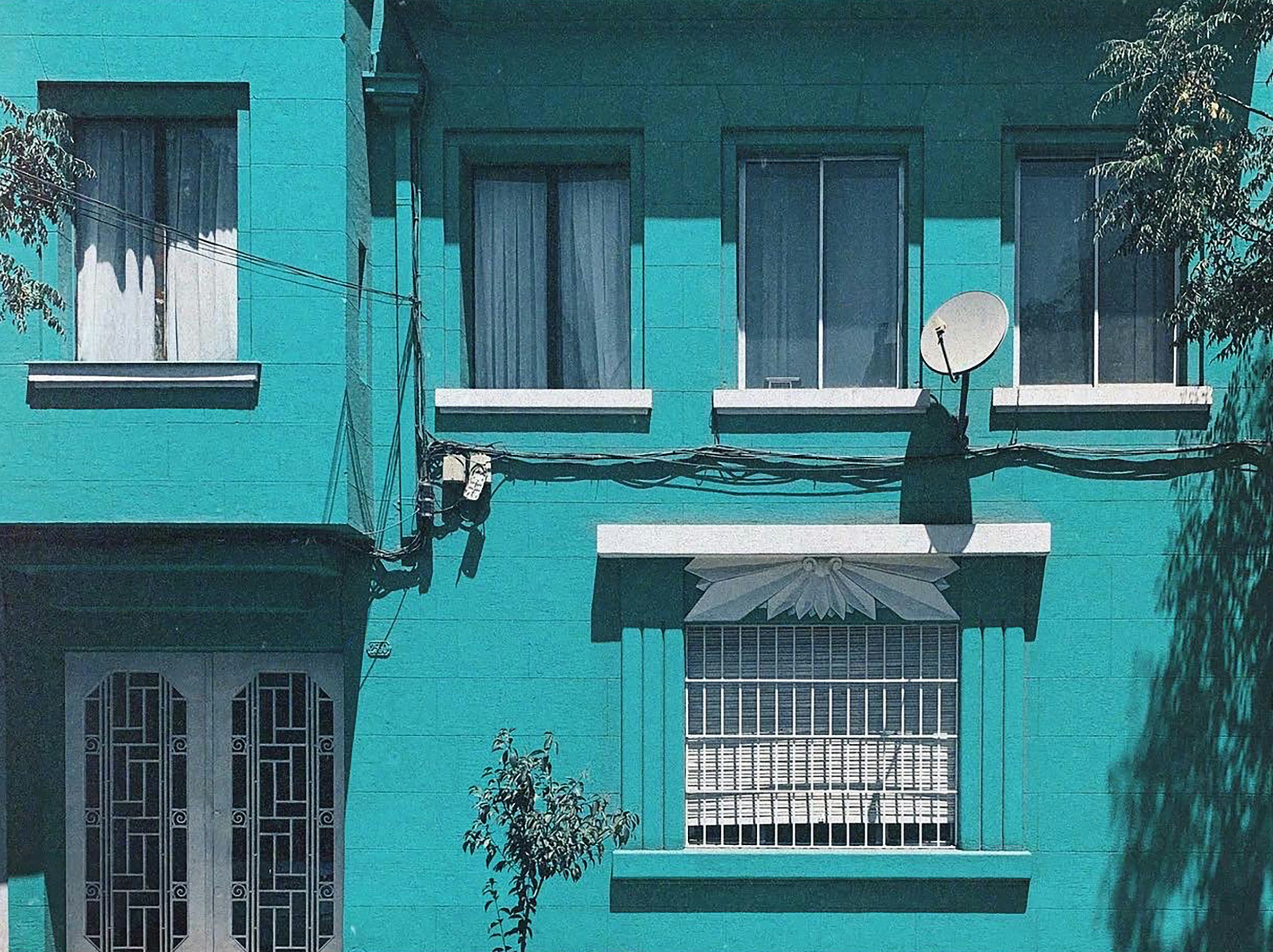 A blue building with a satellite dish on top of it photo – Free Chile ...