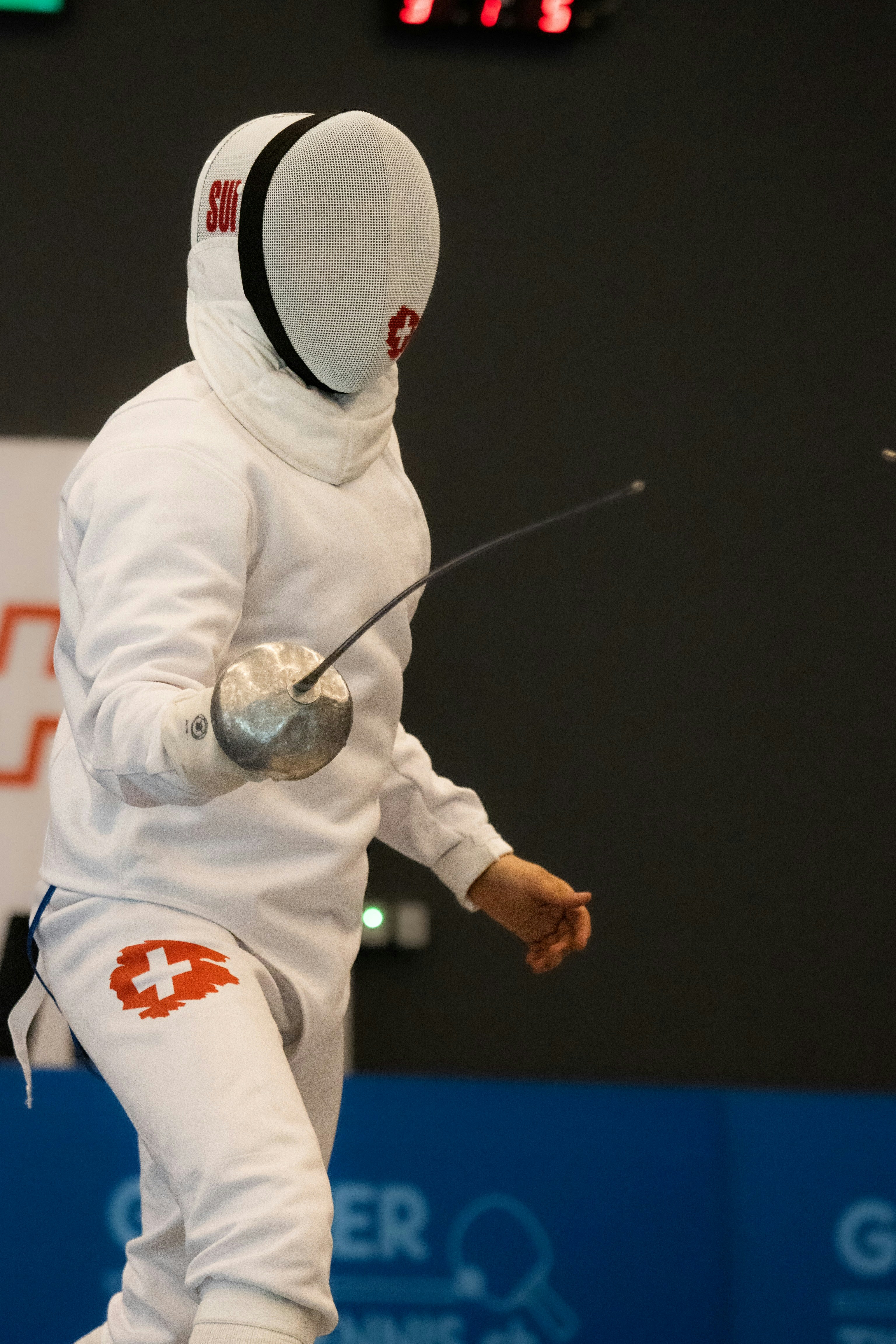 A man in a white suit is fencing photo – Free Person Image on Unsplash