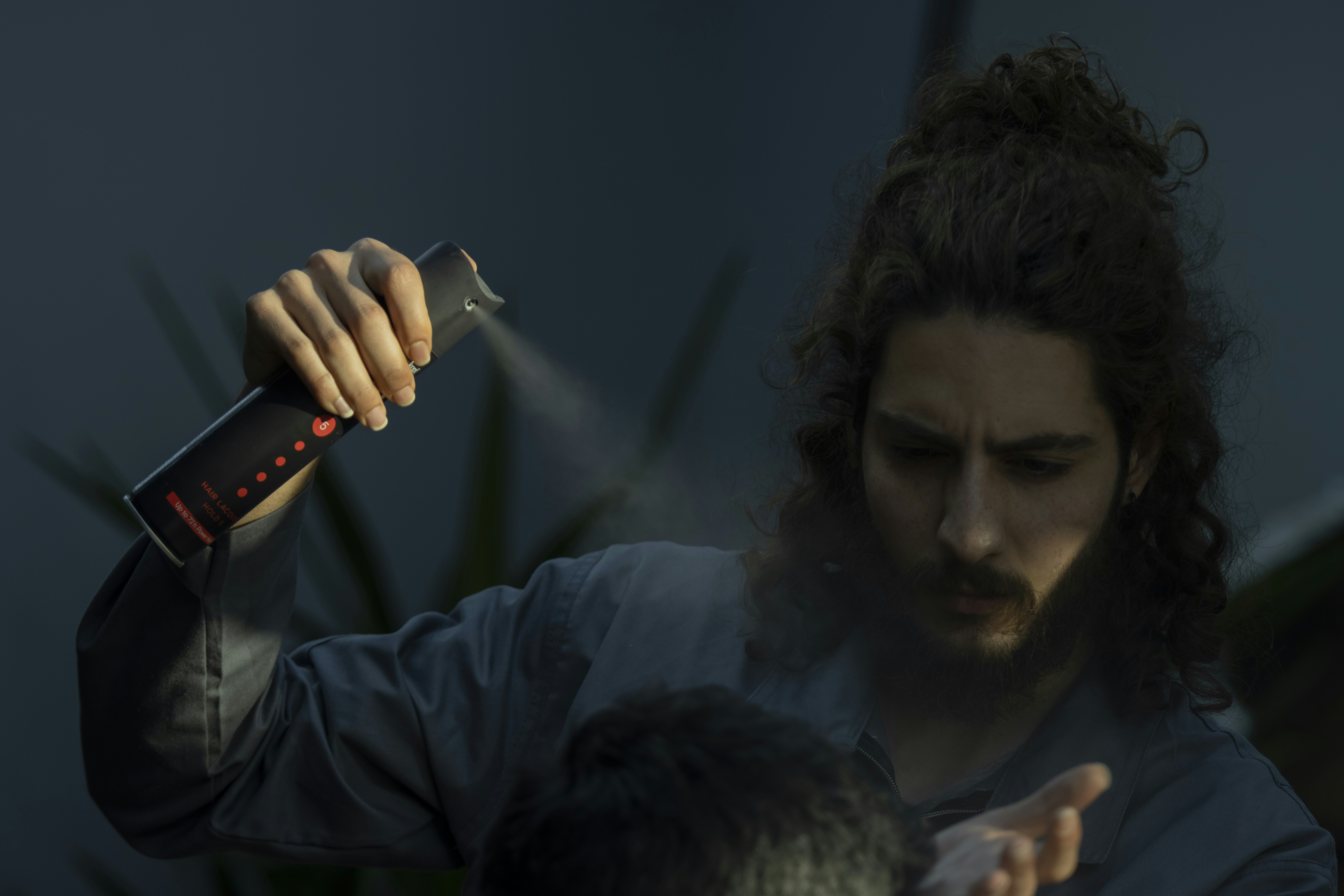 Une personne tenant une arme à feu photo – Photo Mashhad Gratuite sur ...