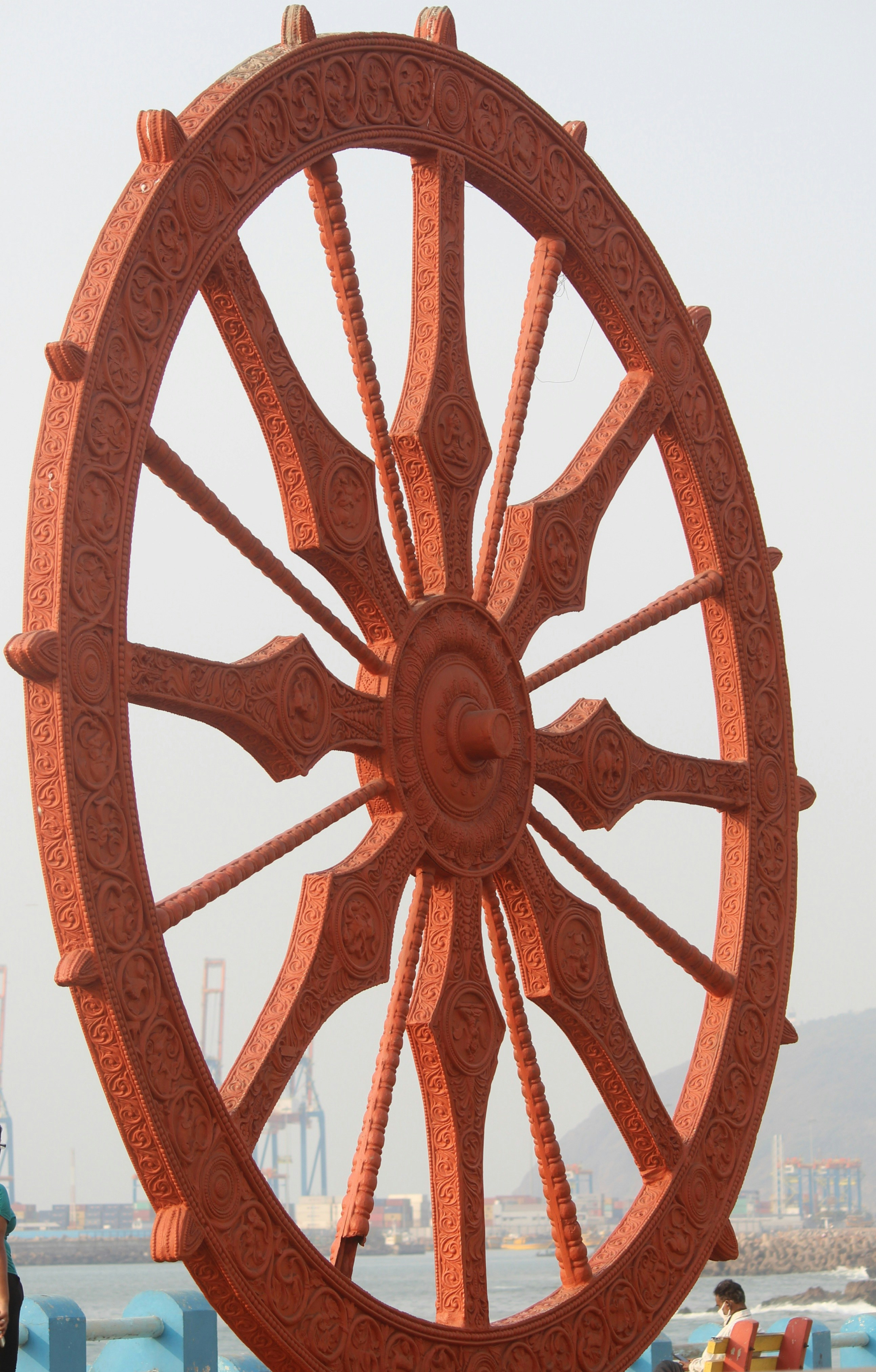 A large metal wheel photo – Free Photo Image on Unsplash