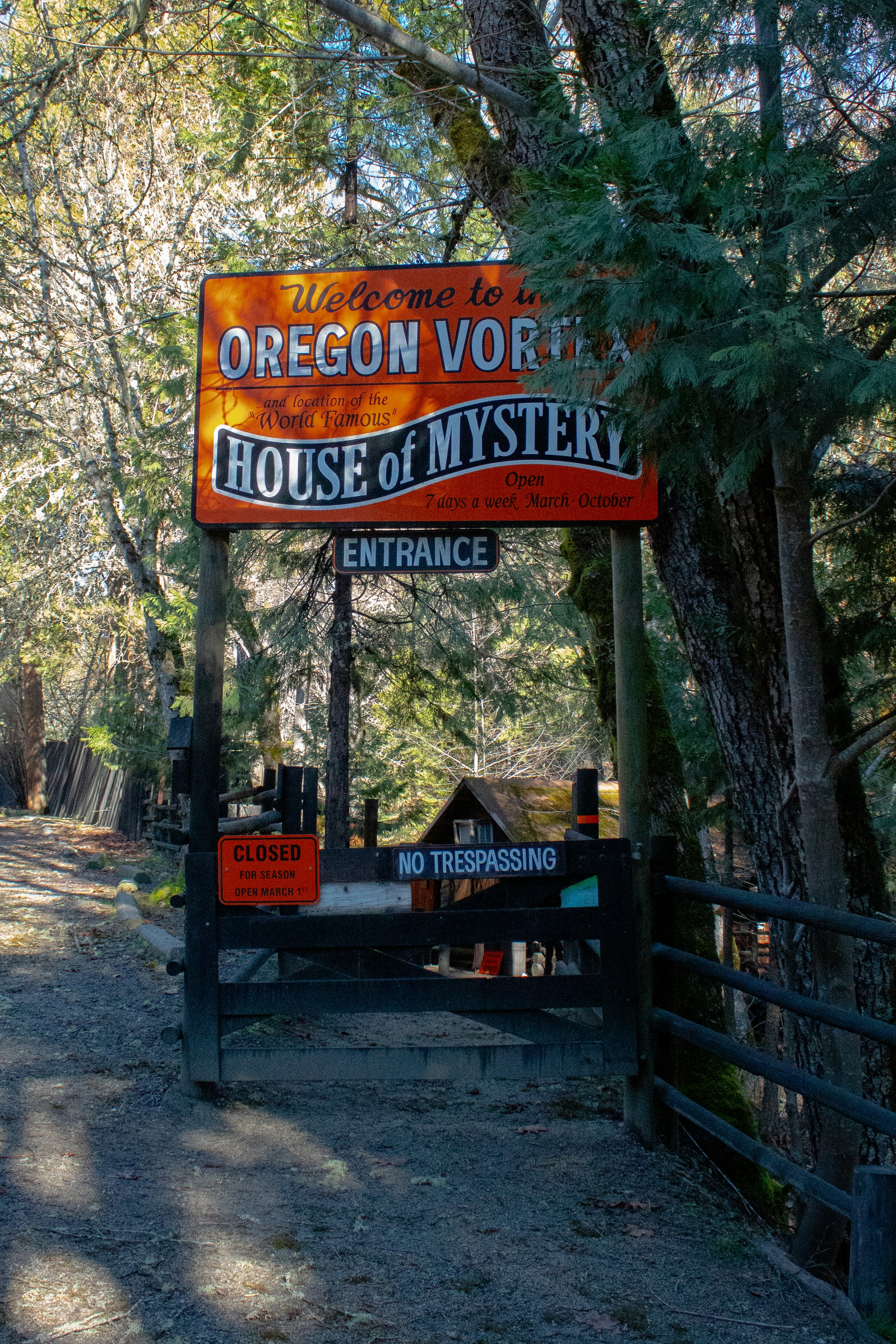 A sign on a road photo – Free Oregon Image on Unsplash