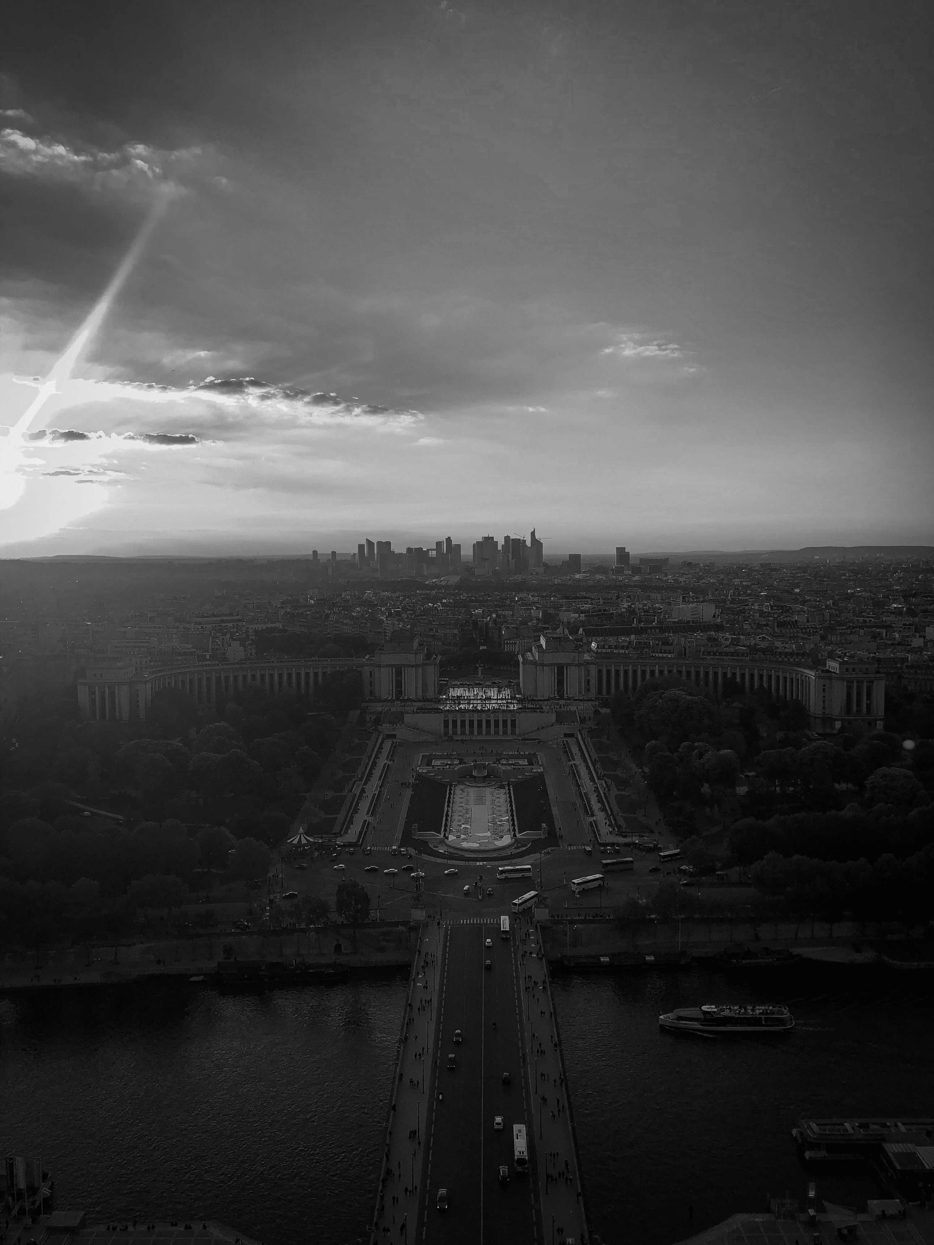 Dusk Axis Over the Seine: Paris Skyline on the Horizon
