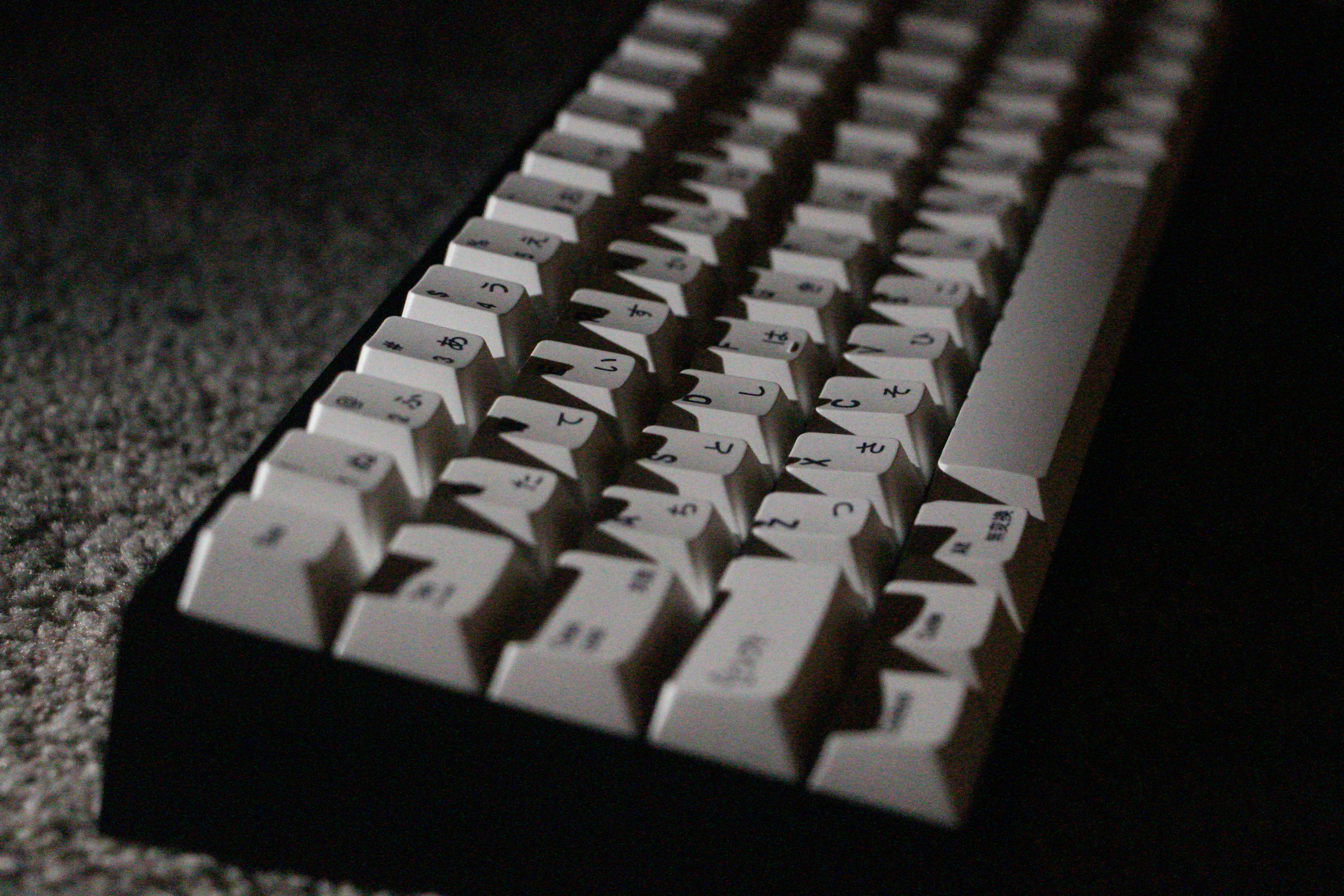 A computer keyboard sitting on top of a carpet photo – Free Grey Image ...