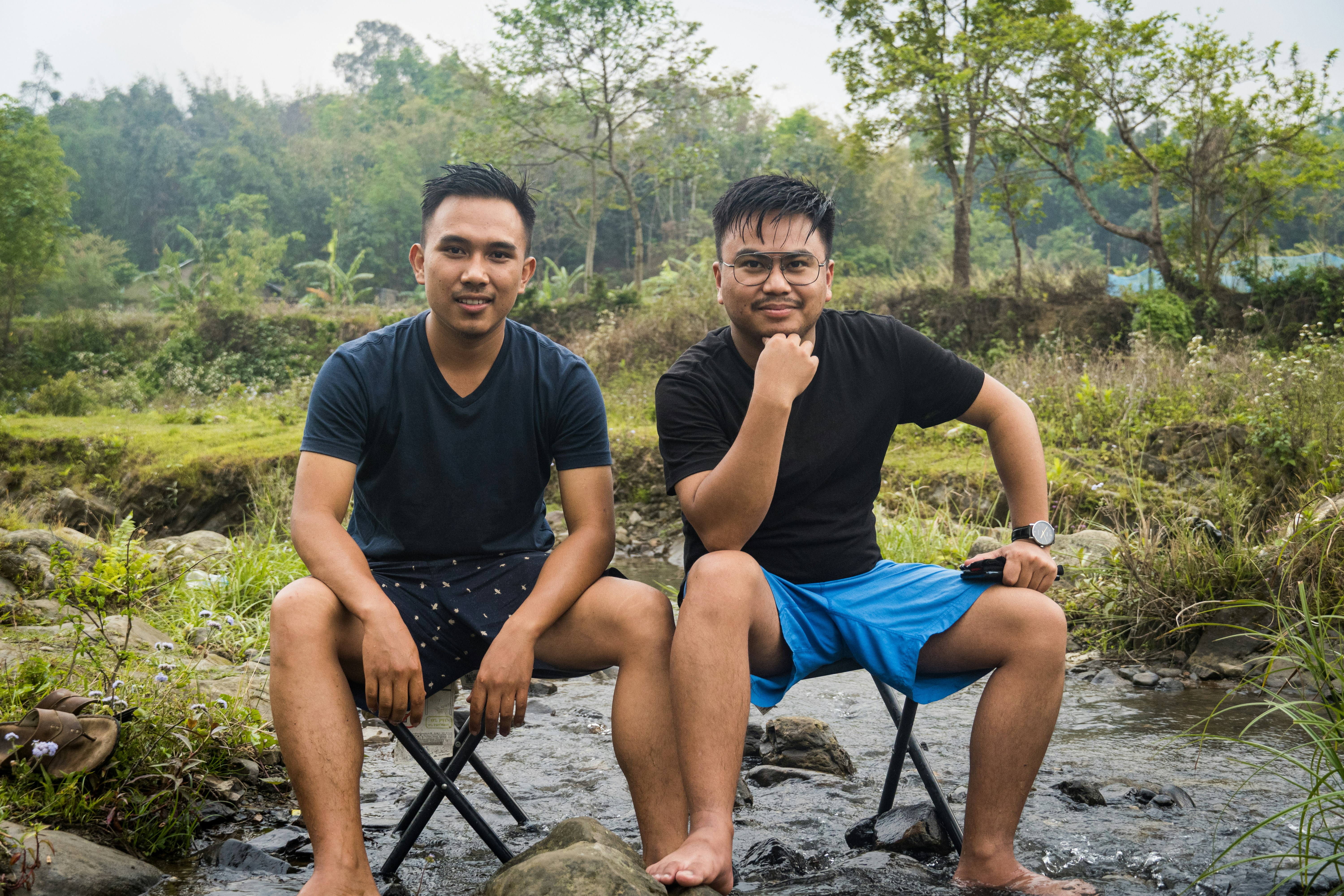 Two men sitting on folding chairs in a stream photo – Free Singda dam Image on Unsplash