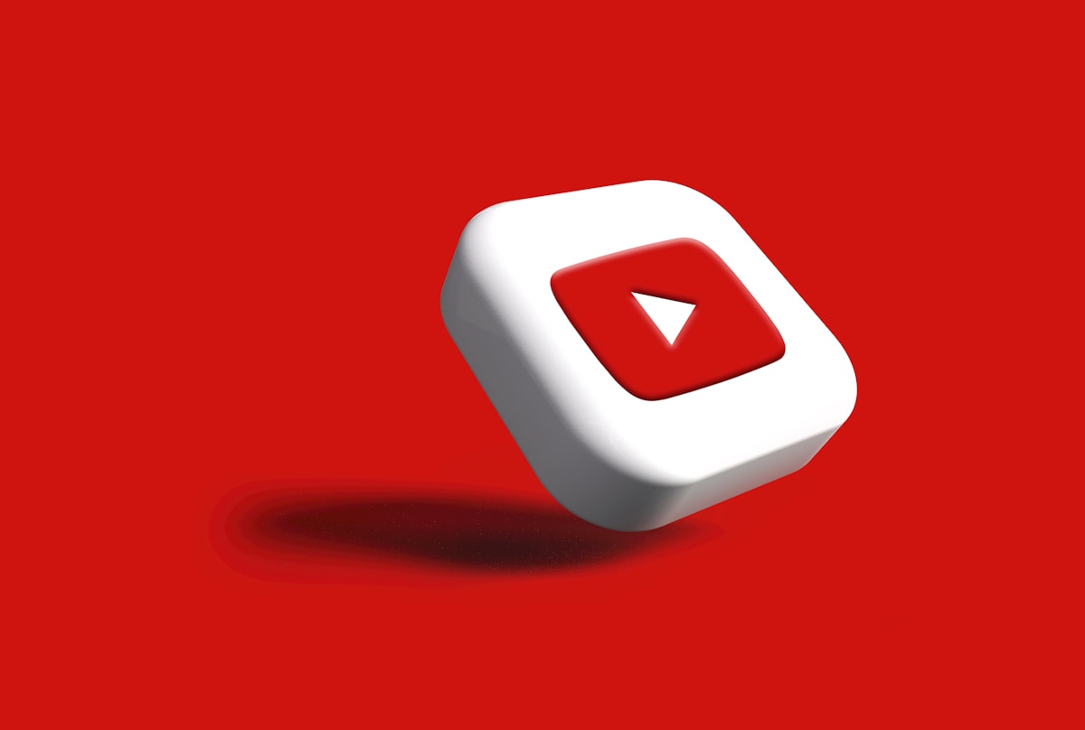【2026年最新】YouTube AI量産チャンネル大規模収益停止騒動を徹底解説｜対象の基準・回避方法・今後の展望 | We Streamer