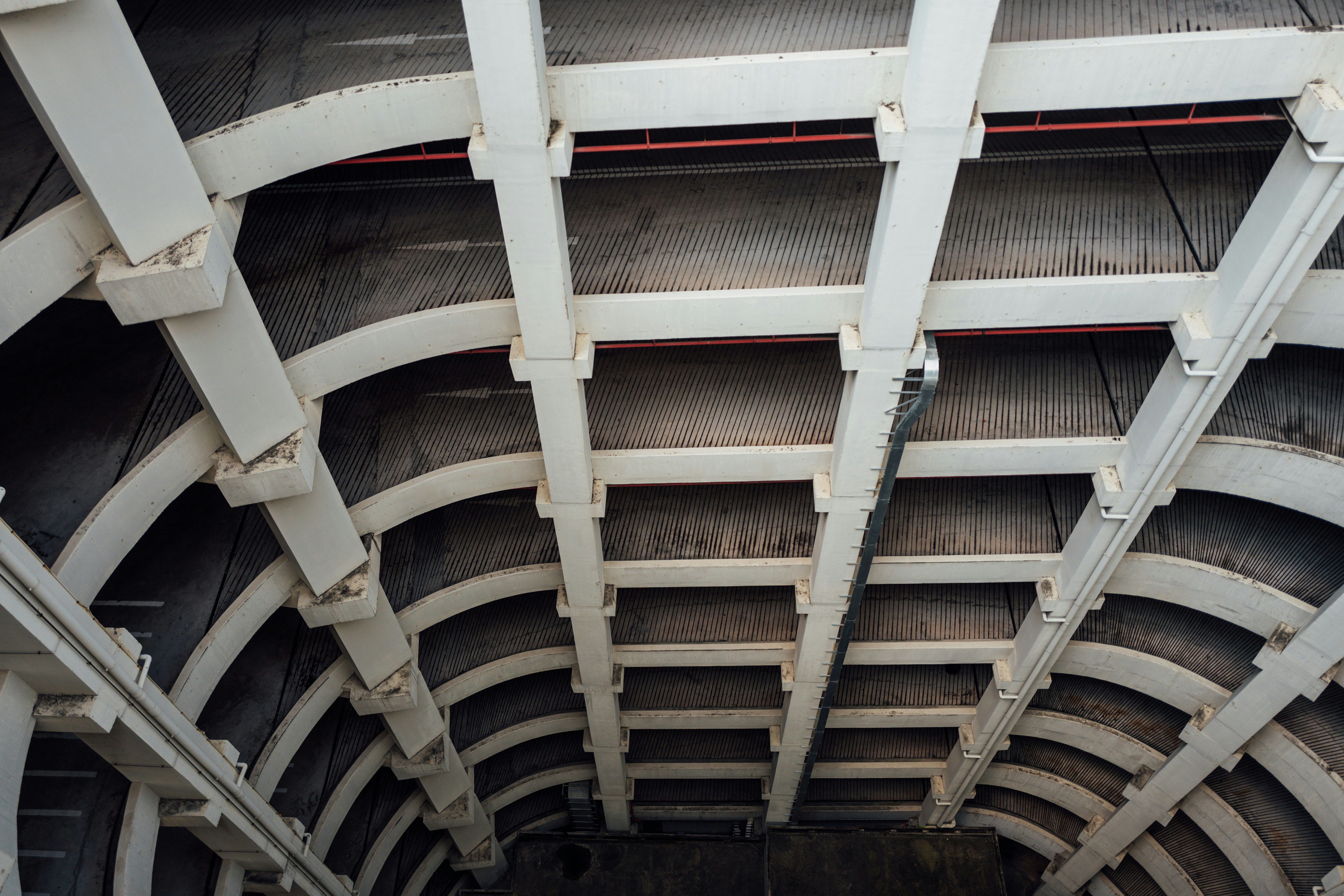 Foto zum Thema Eine Ansicht von oben auf einen Bahnhof mit ...