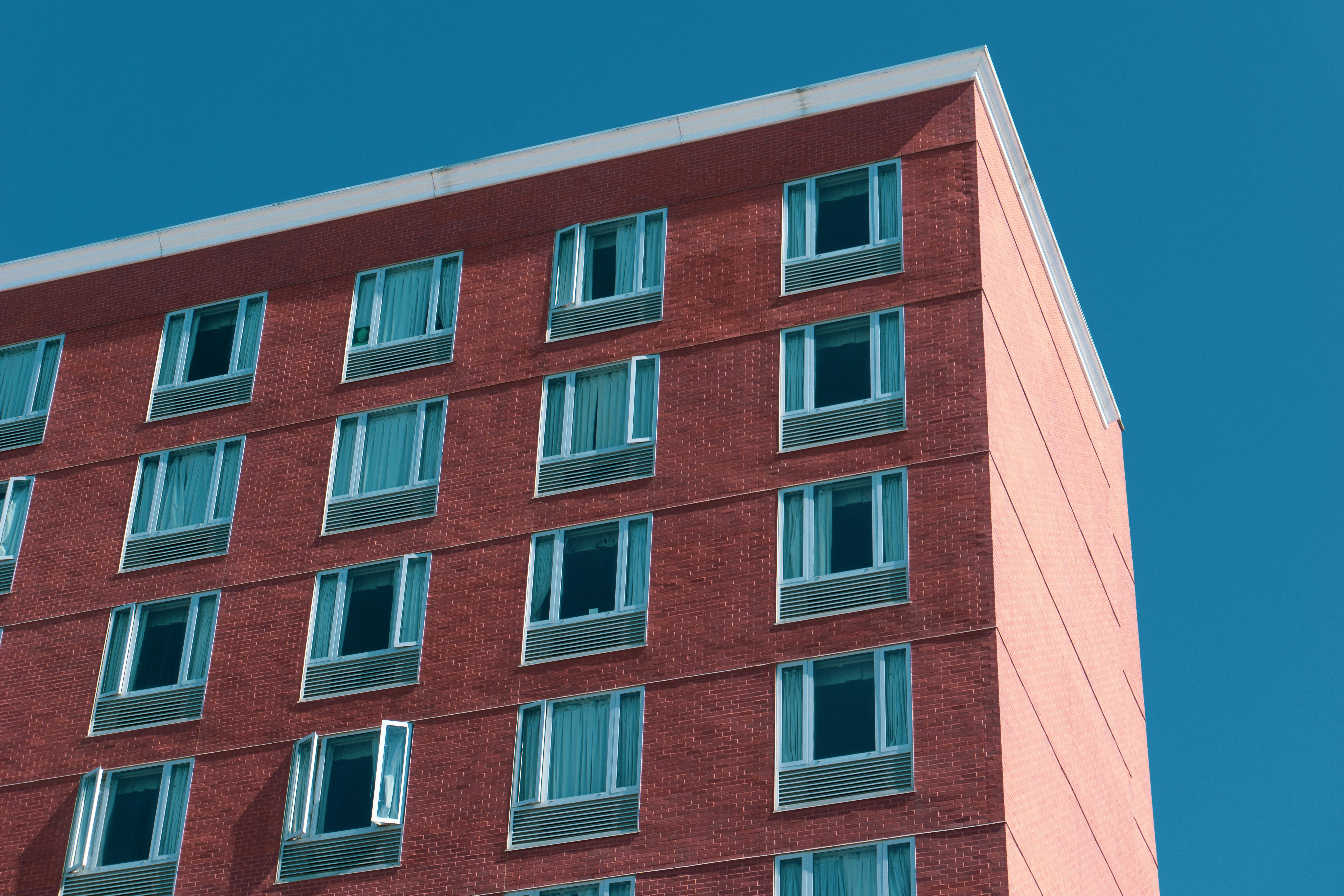 A tall red brick building with lots of windows photo – Free New york ...