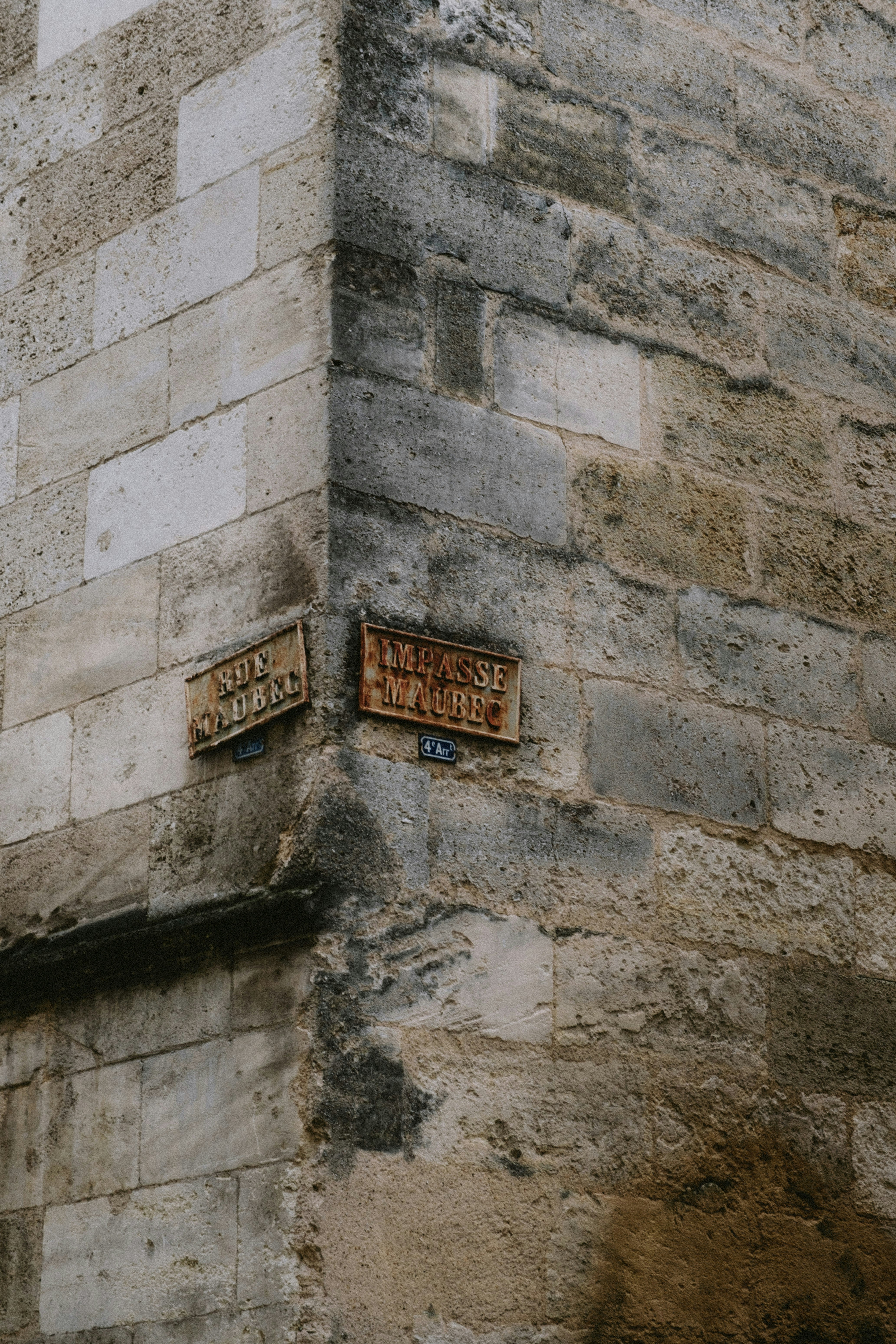 Two rusted street signs on the side of a brick building photo – Free ...