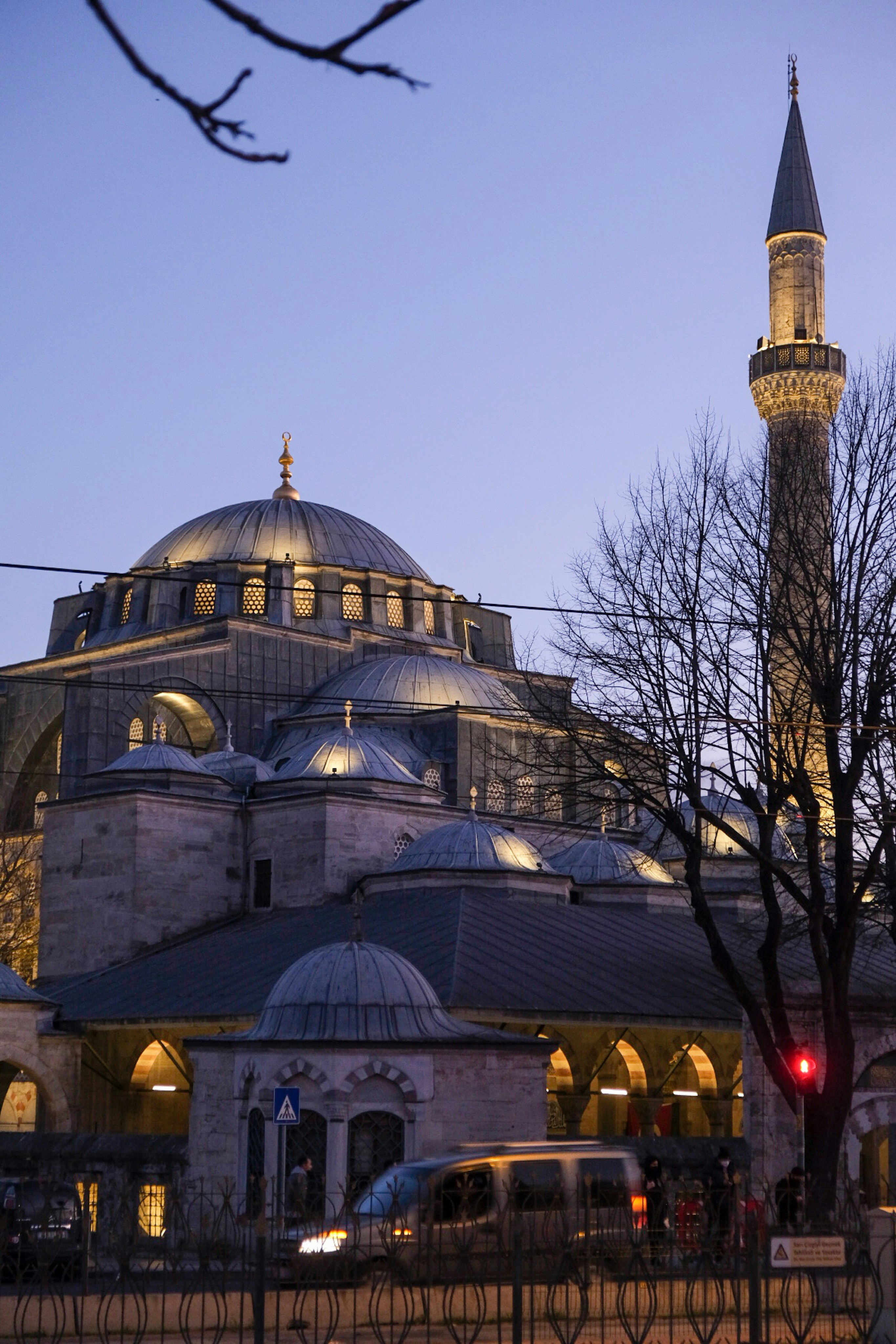 A very large building with a very tall tower photo – Free Tophane Image ...