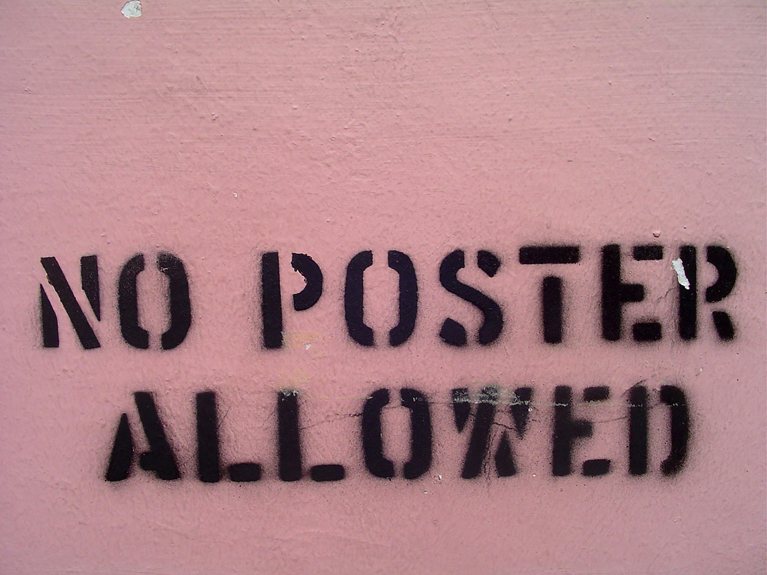 A sign that says no poster allowed on a pink wall photo – Free ...