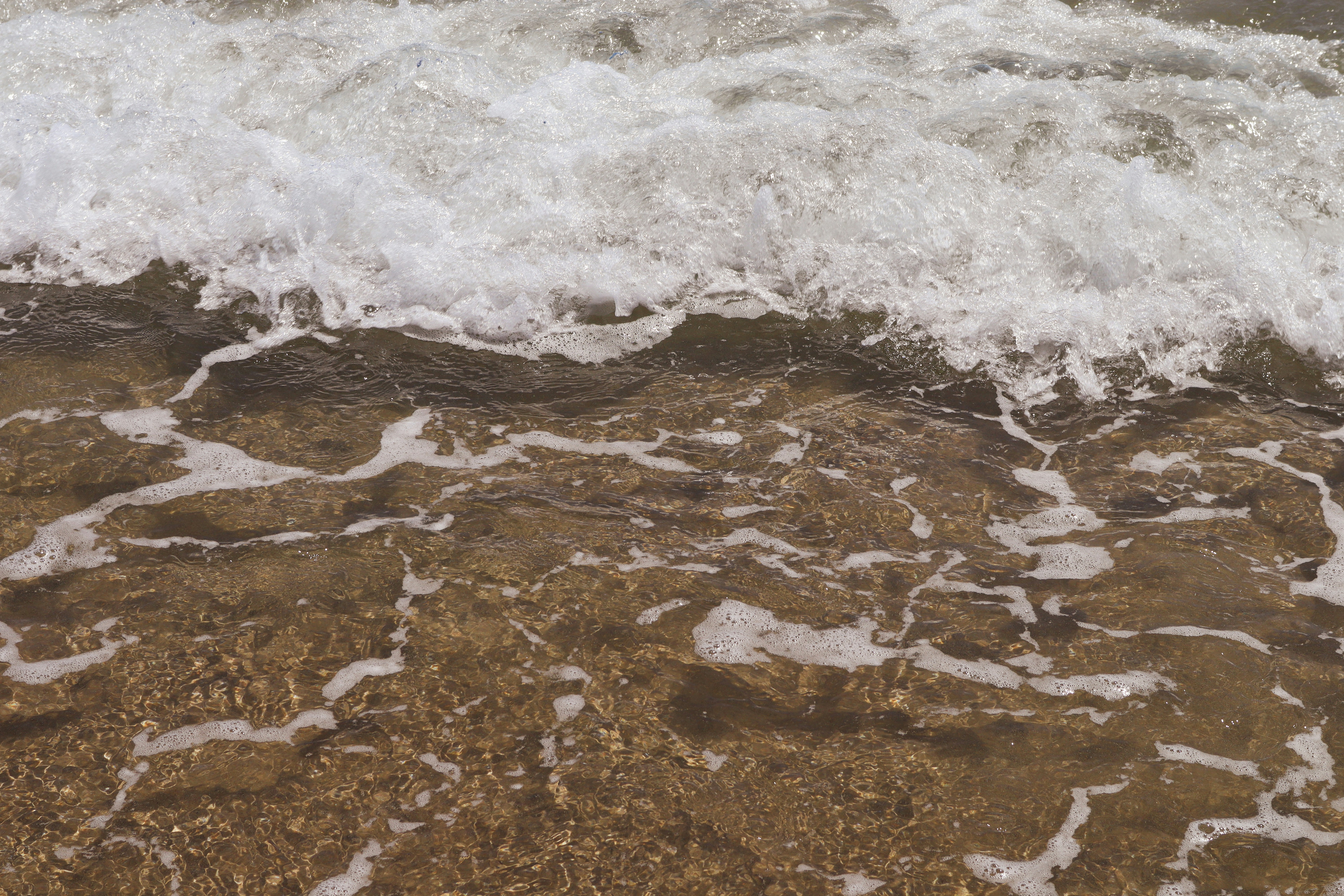 Gros plan d’une vague sur la plage photo – Image gratuite de Playa ...