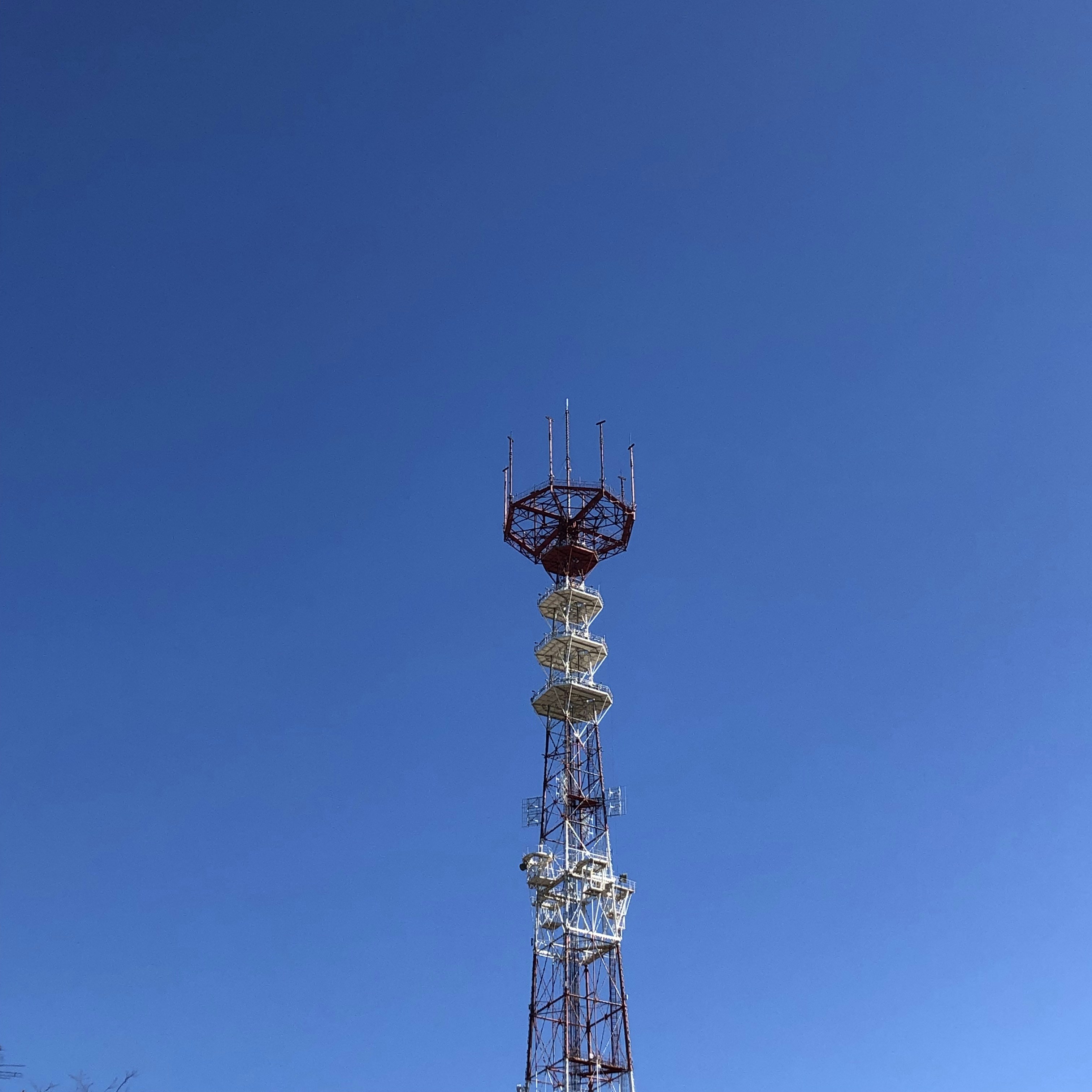 A very tall tower with a lot of antennas on top of it photo – Free Blue ...