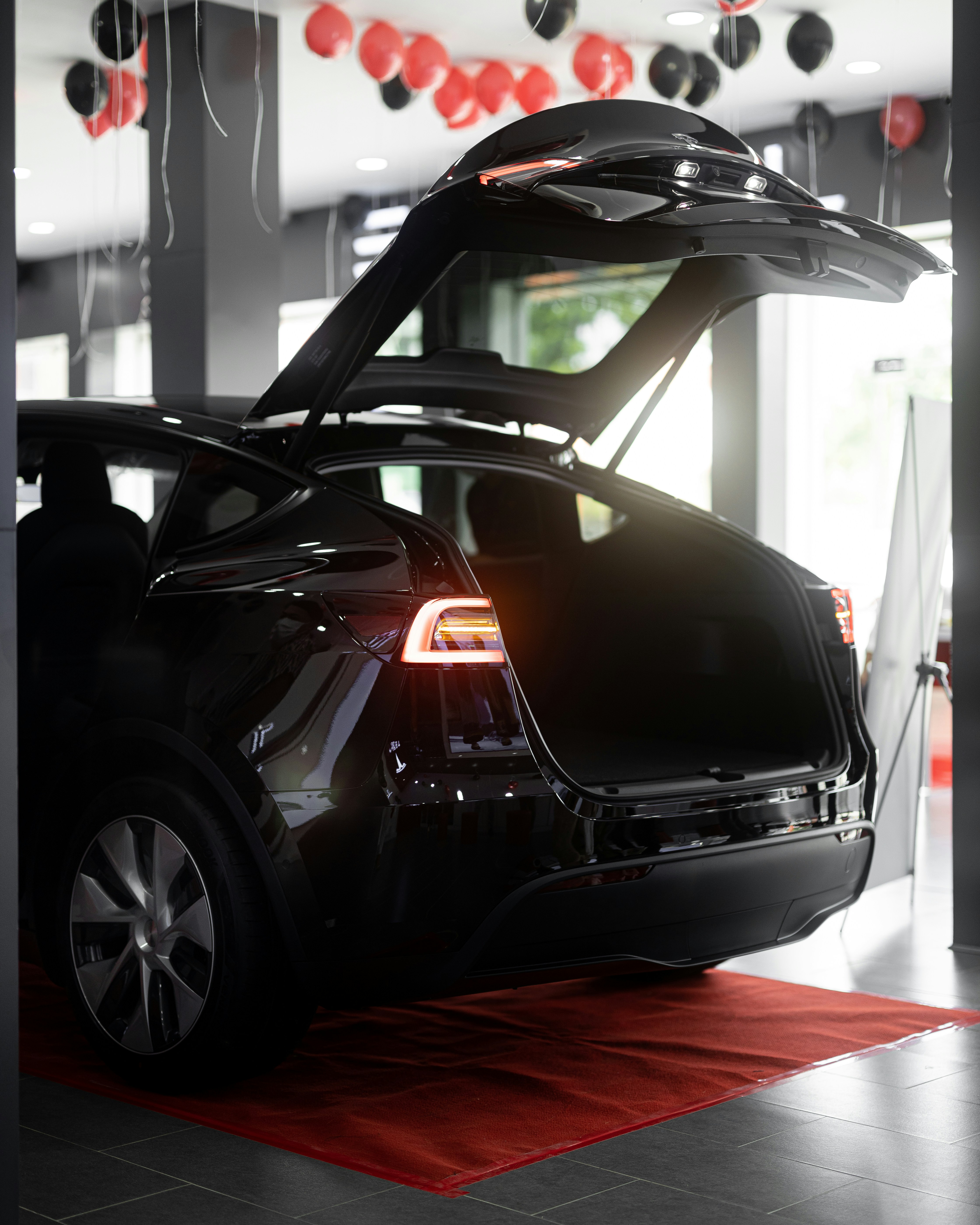 Noir Reveal: A Black SUV Opens Its Trunk in a Showroom