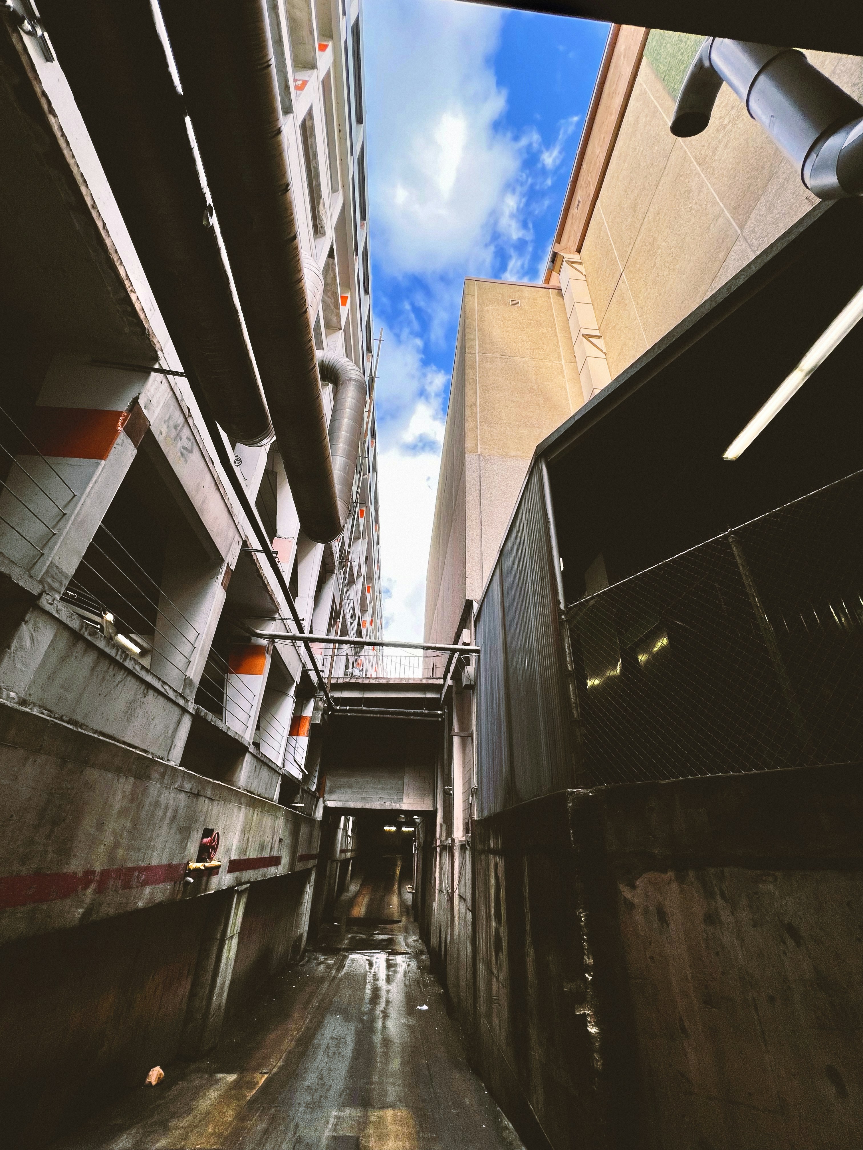A narrow alley way with a blue sky in the background photo – Free ...