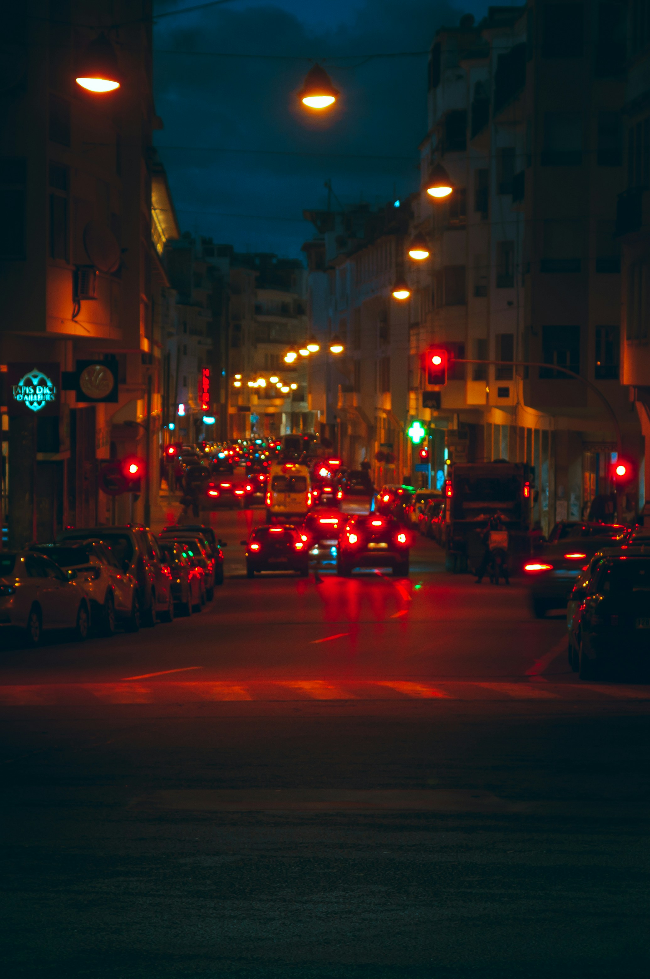 a city street filled with lots of traffic at night