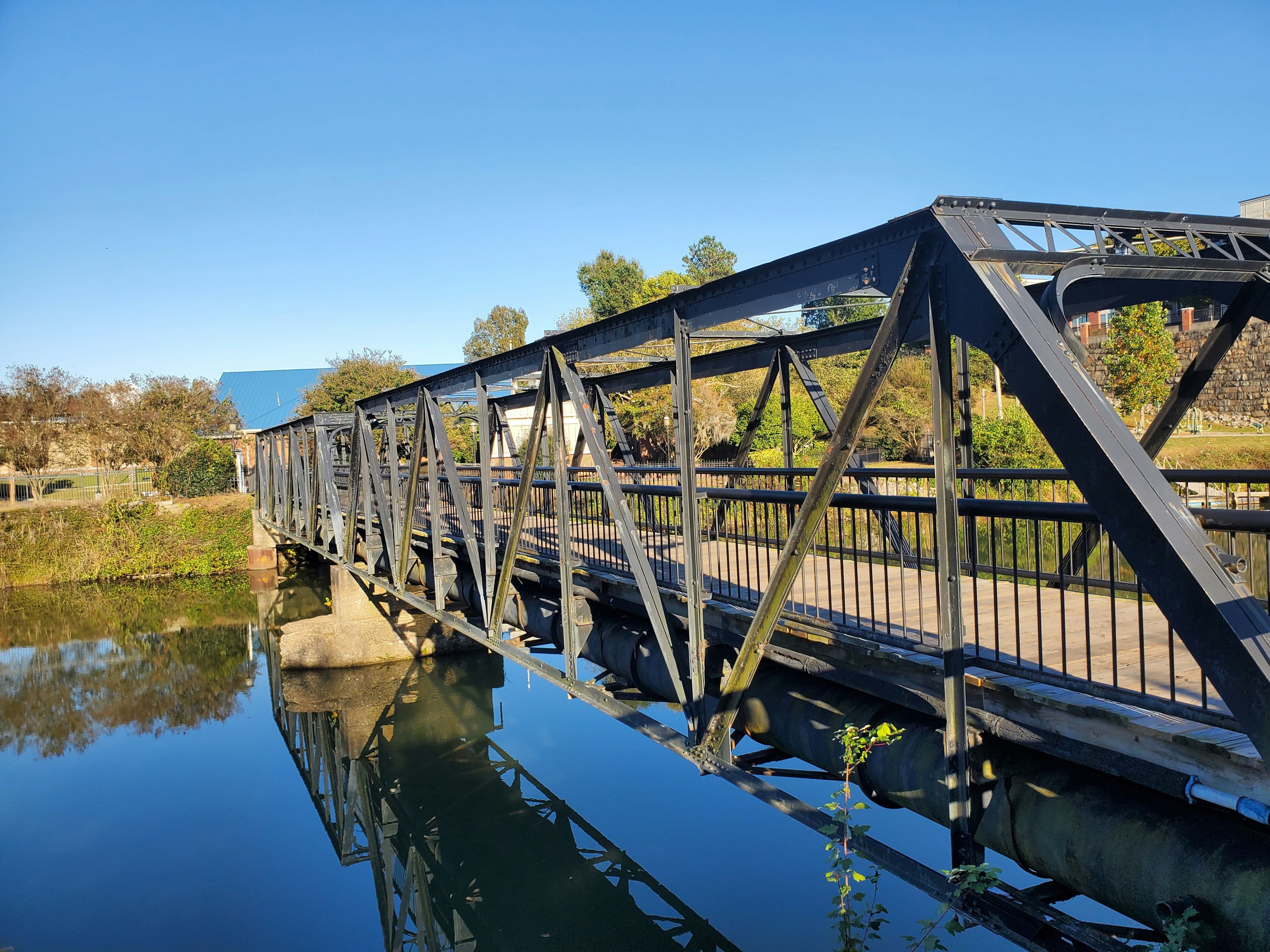 A wooden bridge over a body of water photo – Free Riverwalk columbia ...