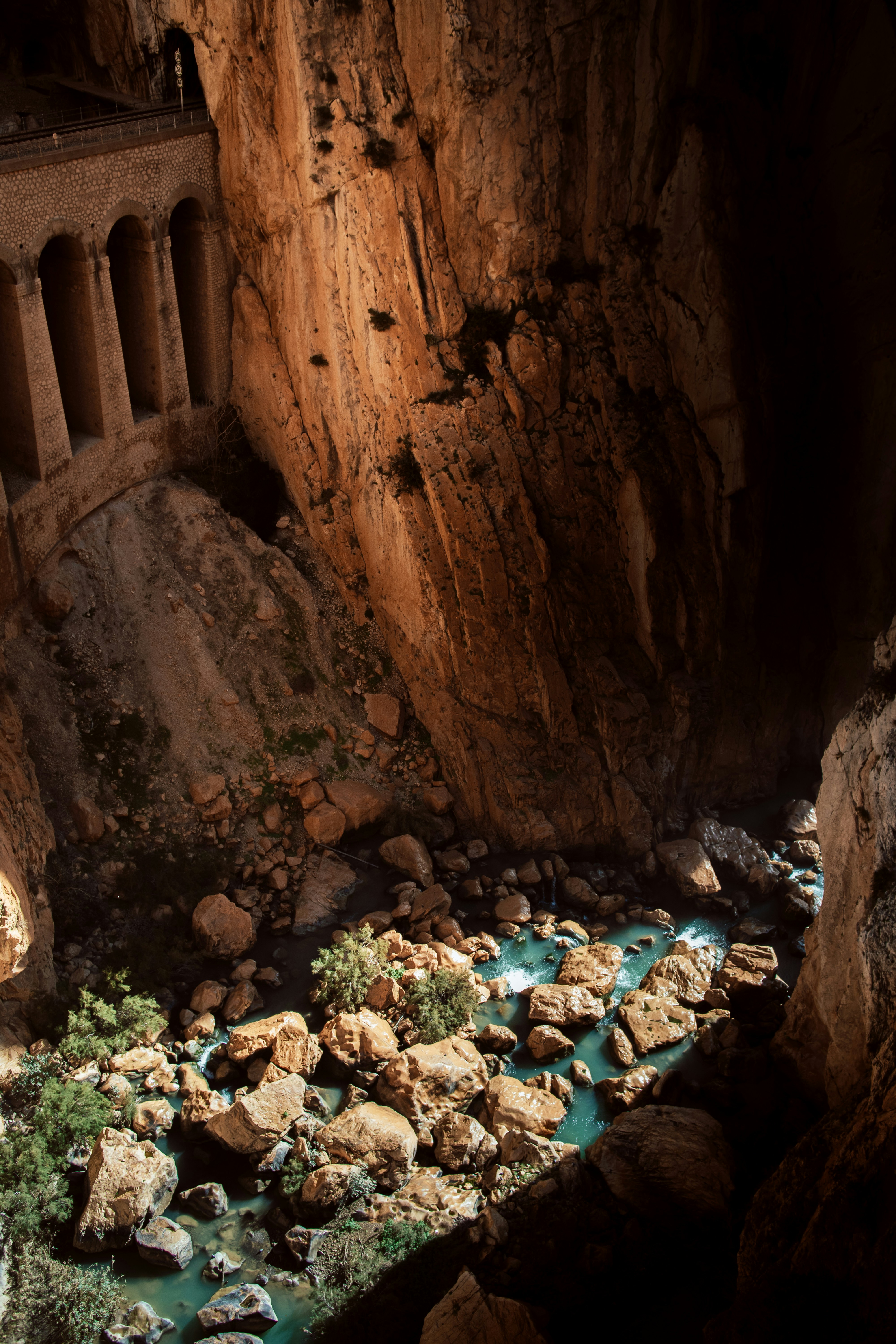 A river running through a canyon next to a cliff photo – Free Spain ...