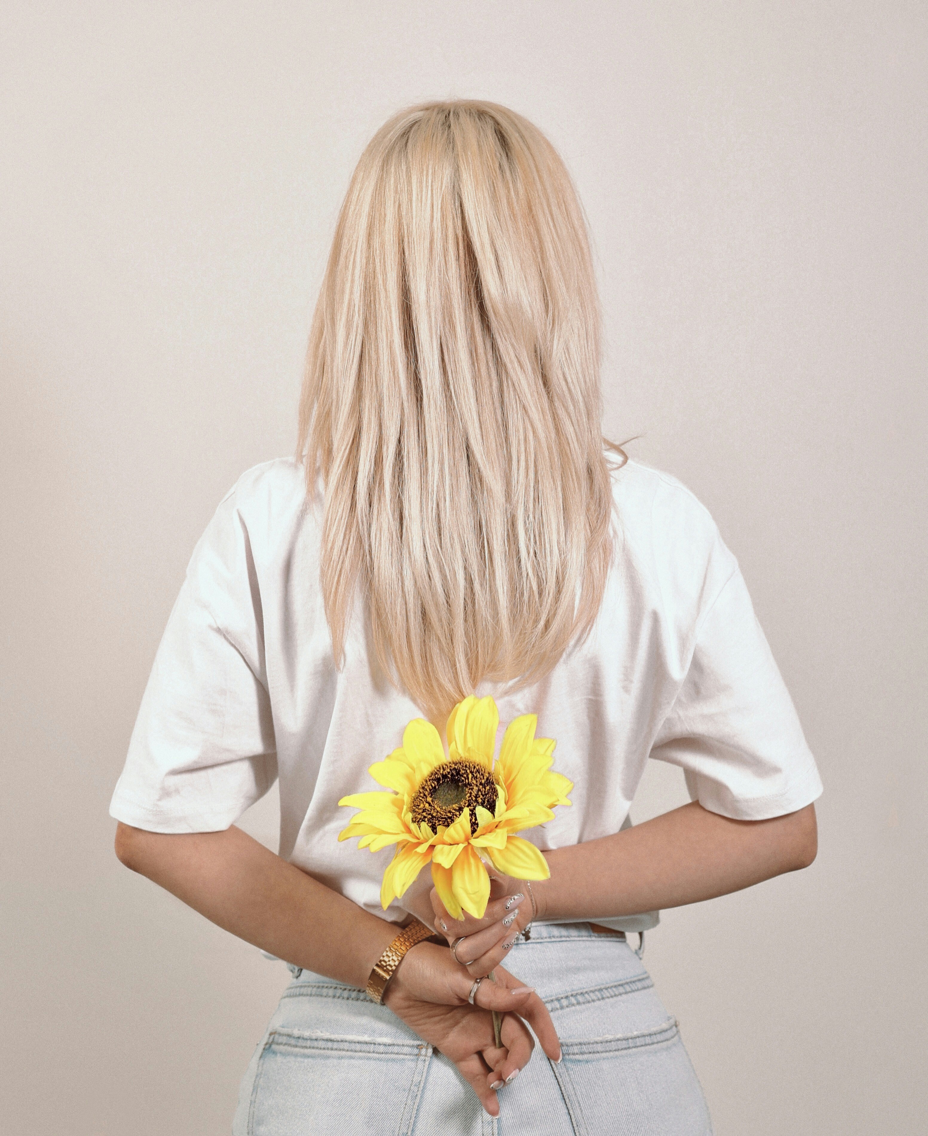 Yellow Girl Pictures | Download Free Images on Unsplash