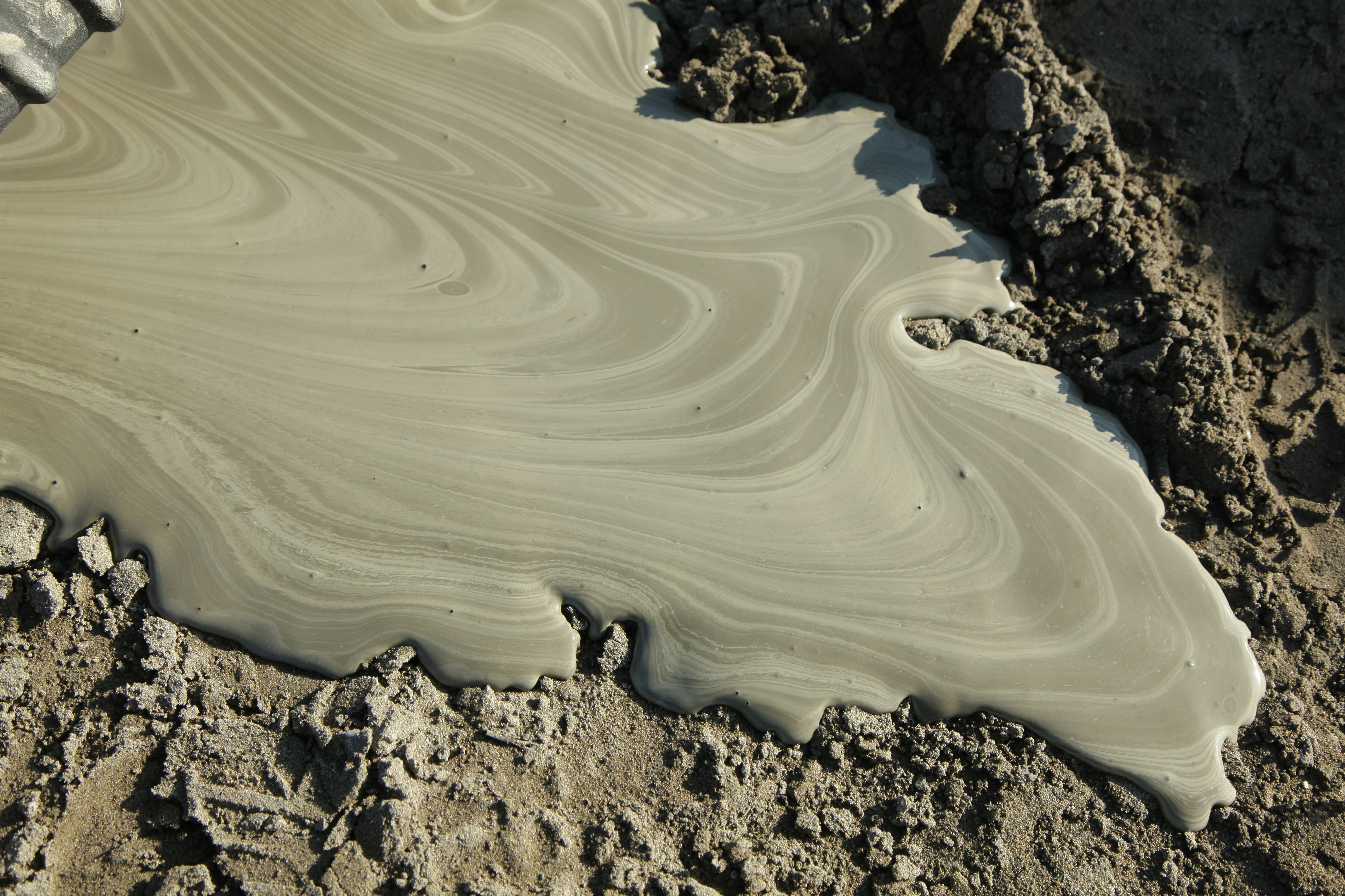 There is a lot of mud on the ground photo – Free Brown Image on Unsplash