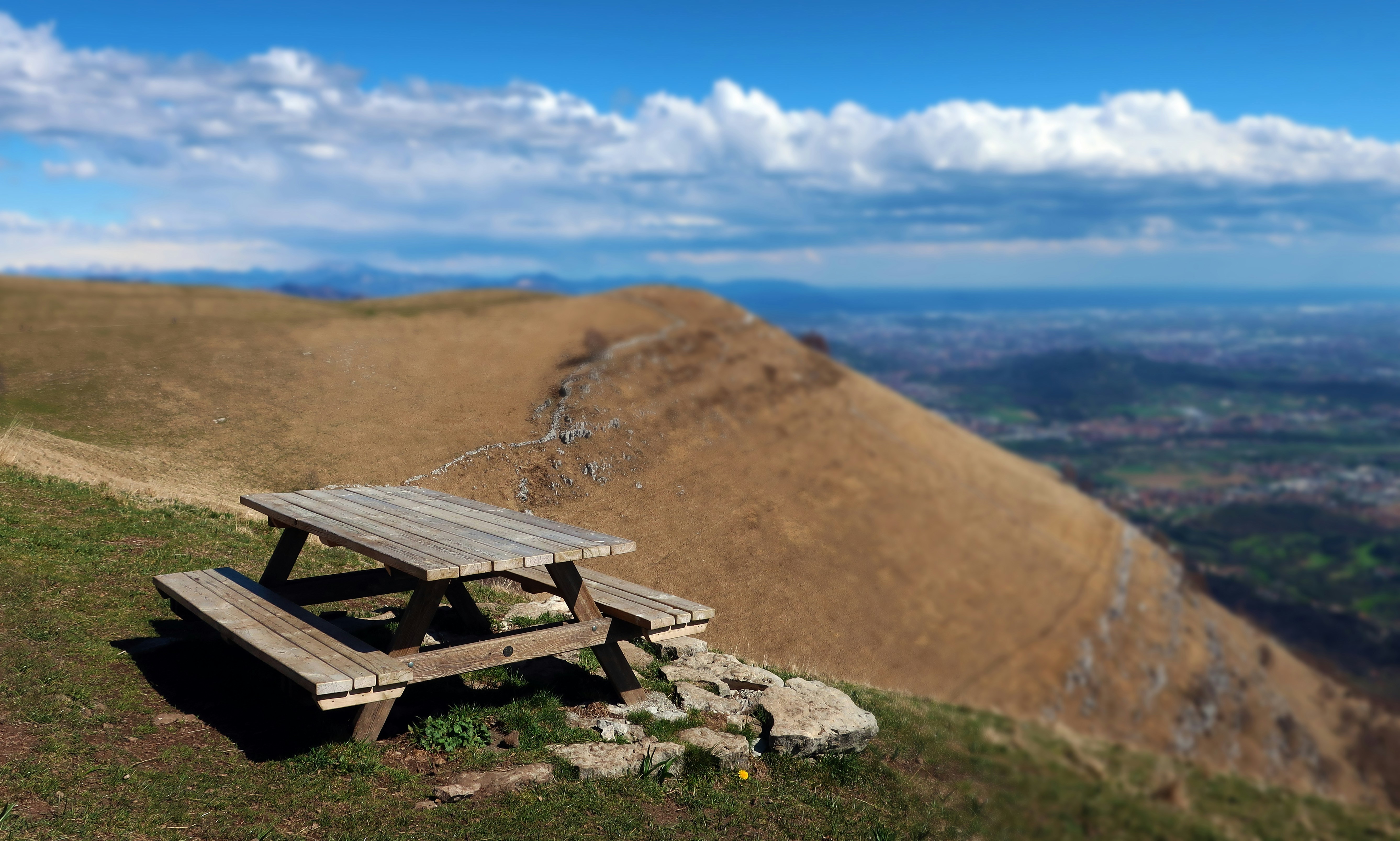 Quiet Summit Quarters: A Rustic Picnic Bench Above the Valley