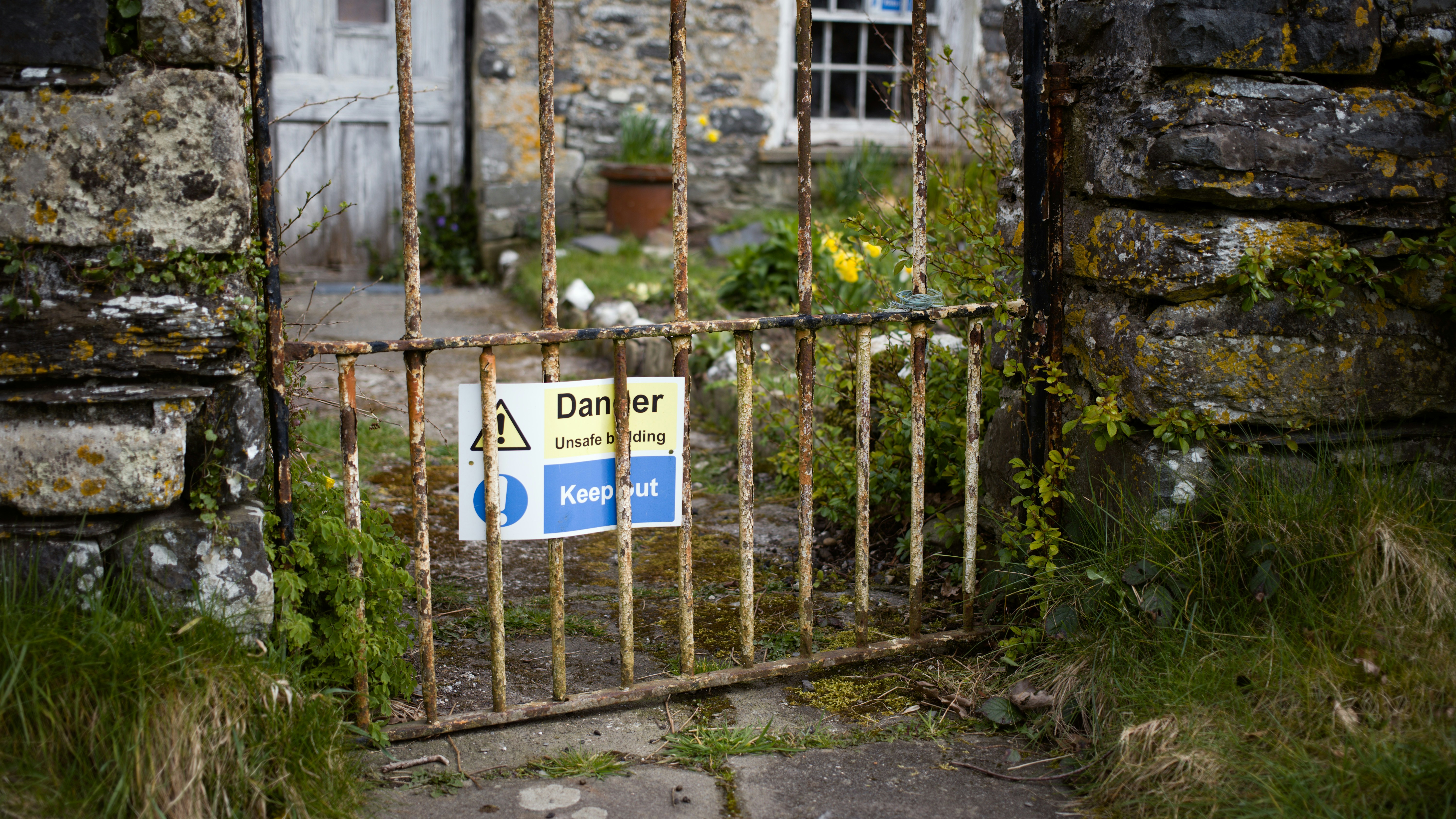 A gate that has a sign on it photo – Free Lampeter Image on Unsplash