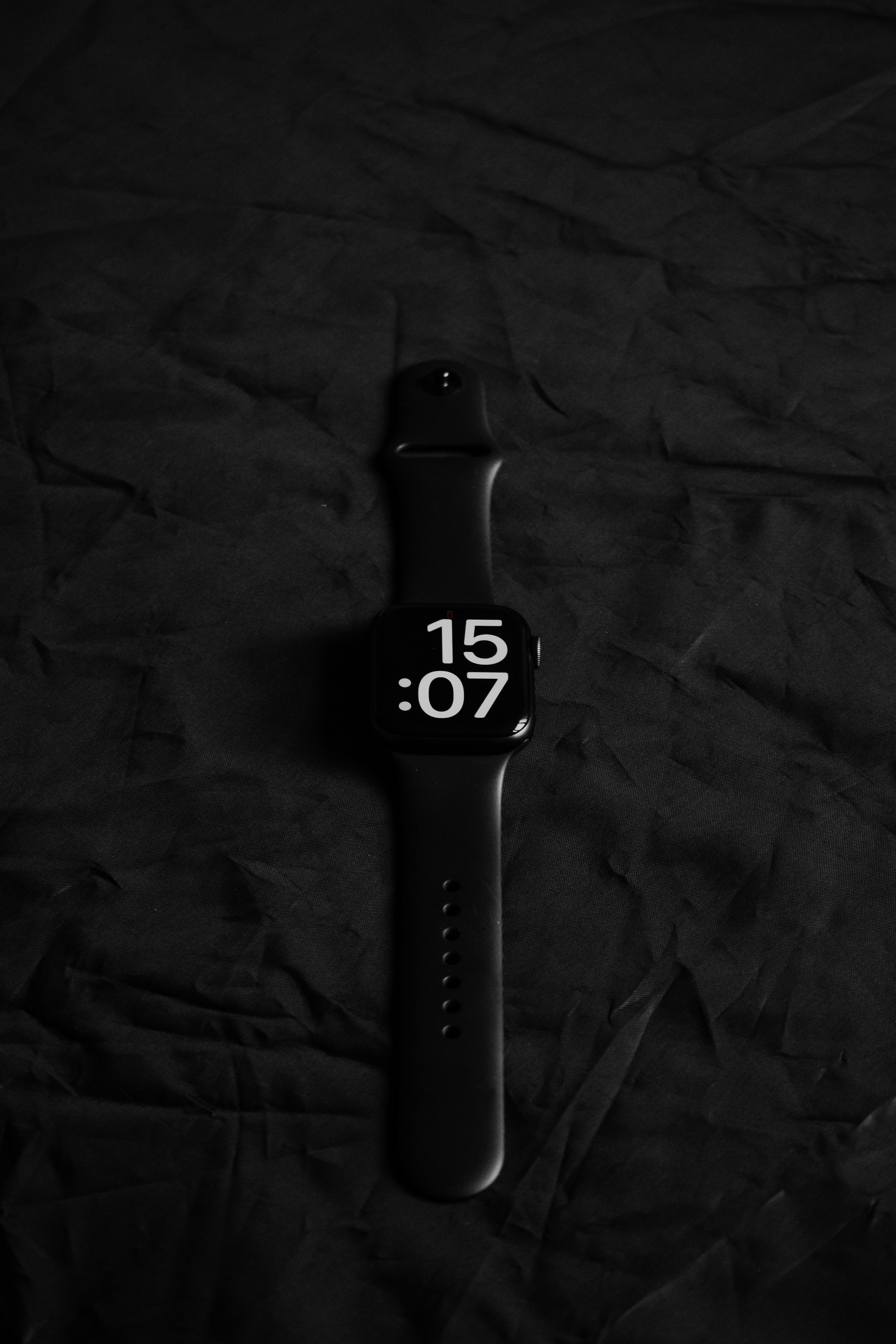 A black apple watch with a date on it photo – Free Black Image on Unsplash