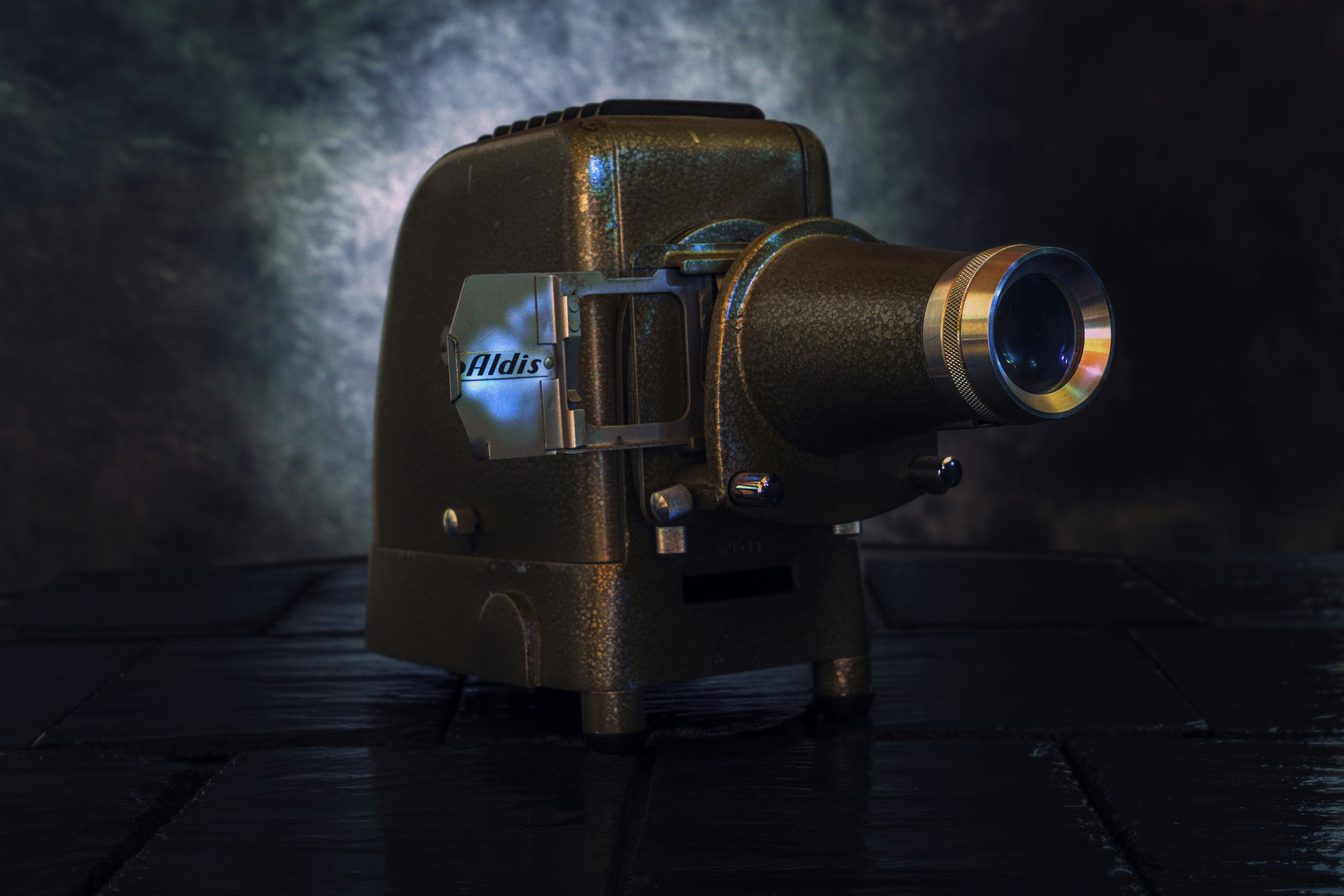 Aperture of Time: An Olidisc Engine in Focus