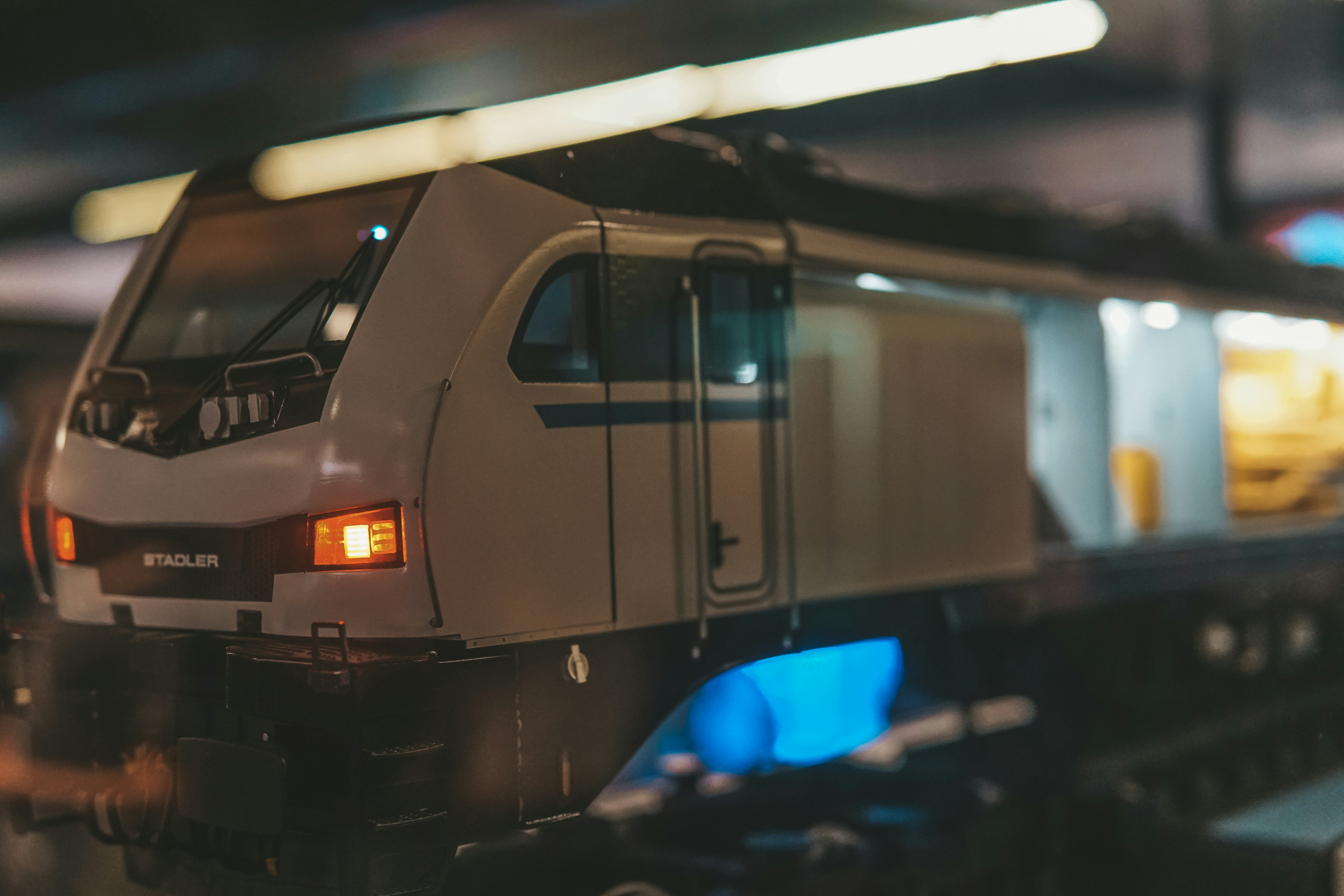 Gros plan d’un train sur une voie ferrée photo – Photo Halicel Gratuite ...