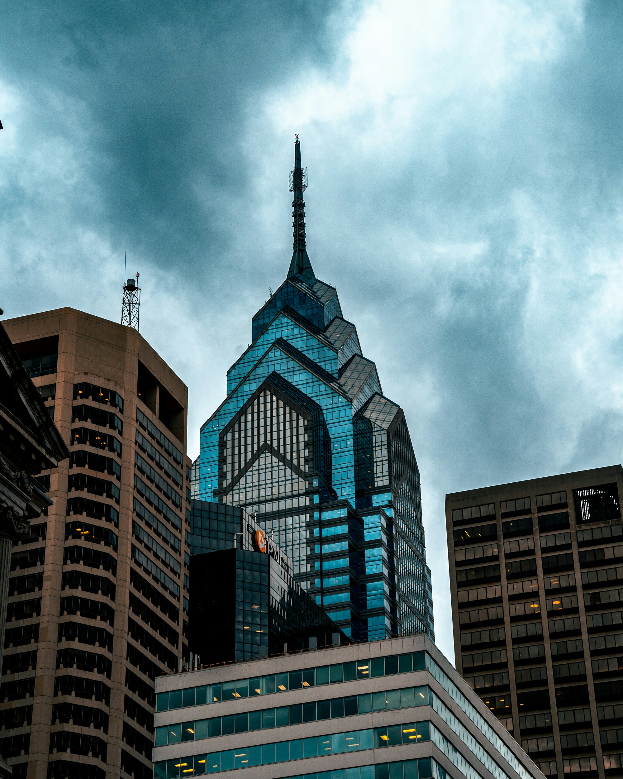 A tall building with a steeple in the middle of a city photo – Free ...