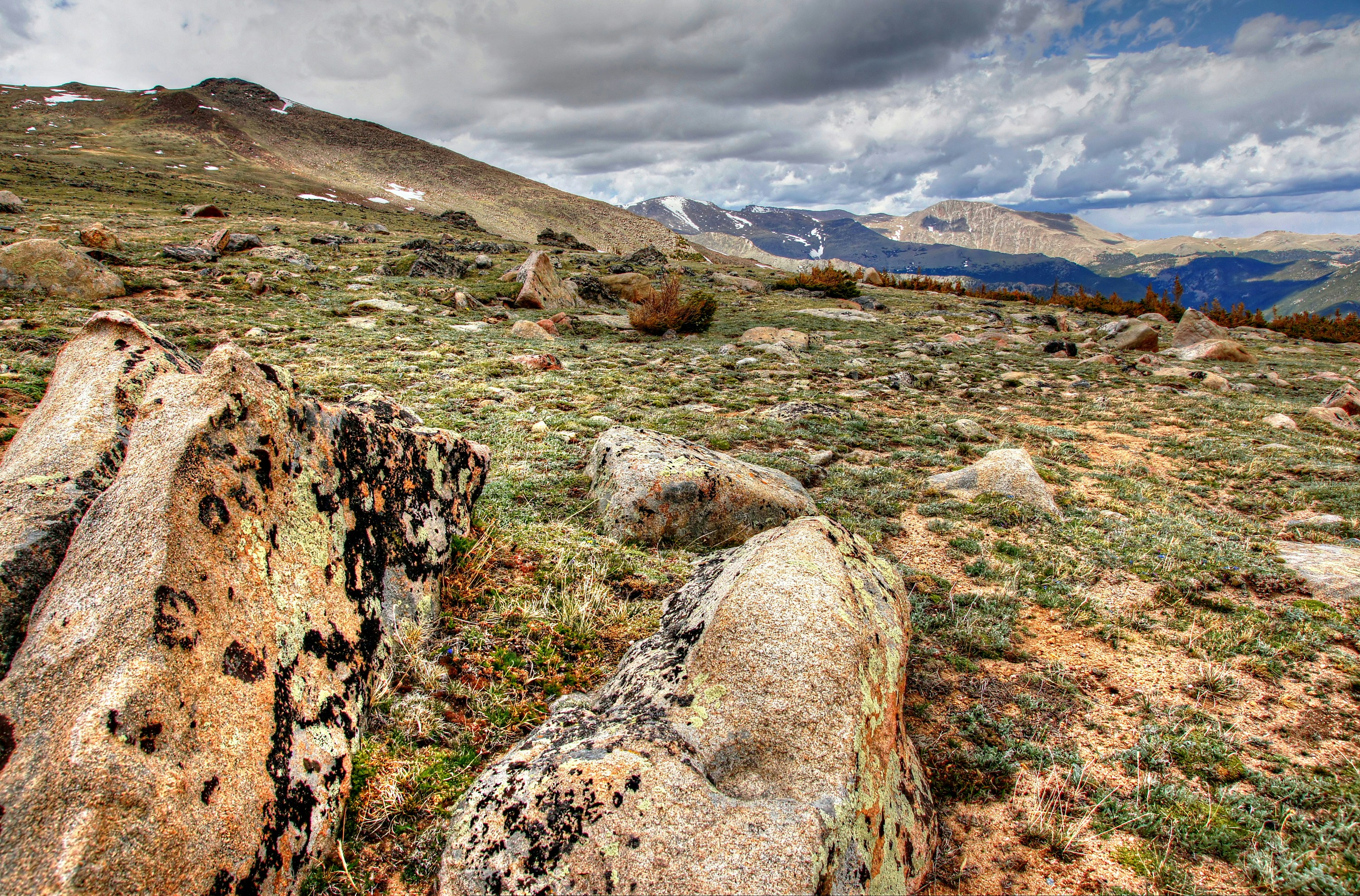 Un gros rocher au milieu d’un champ photo – Photo Colorado Gratuite sur ...