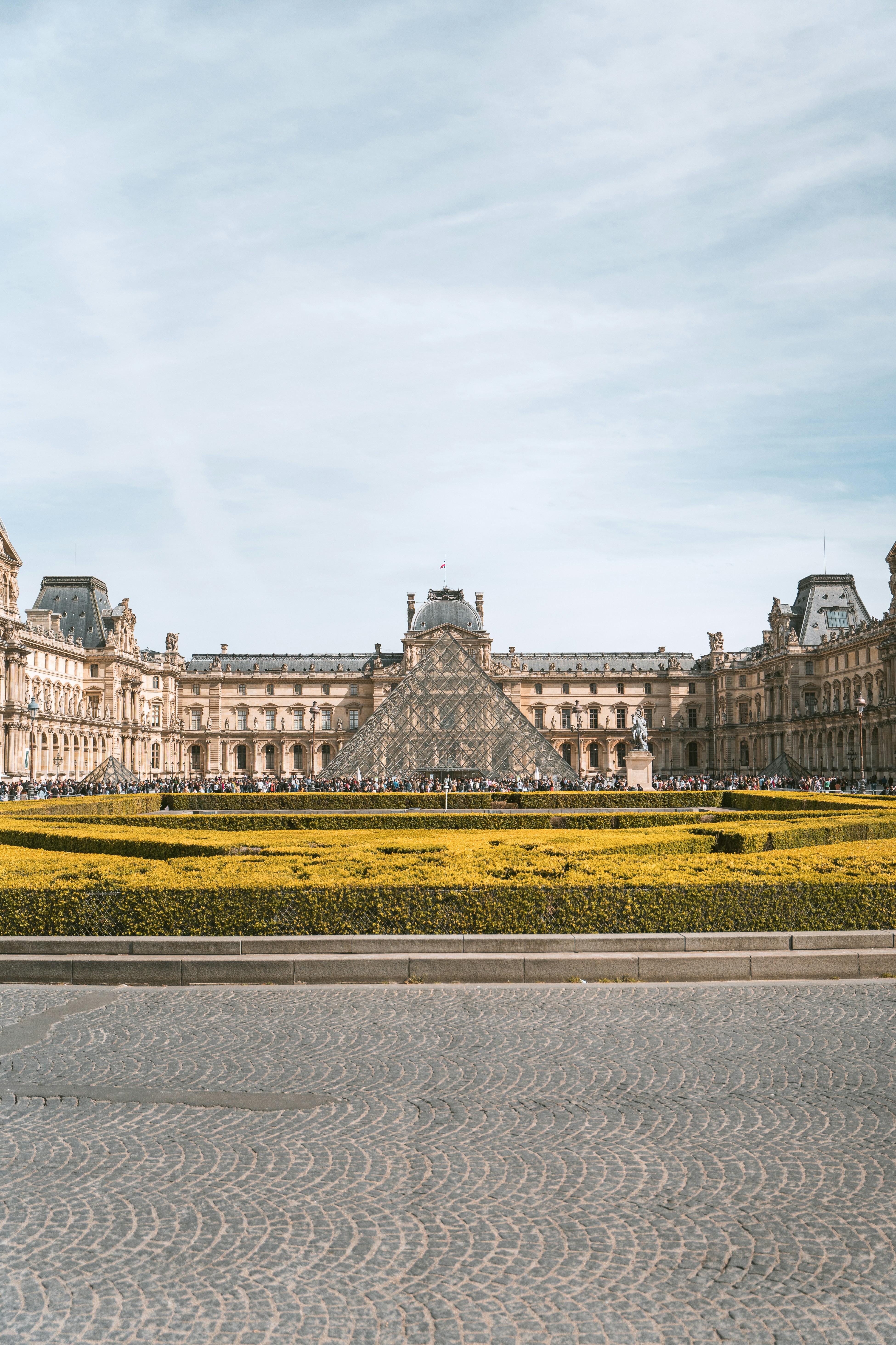 A large building sitting next to a lush green field photo – Free Louvre ...